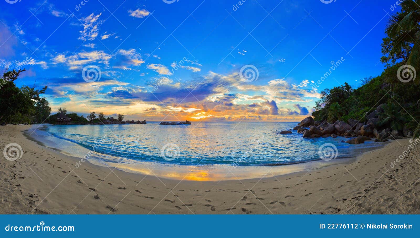 Panorama Van Tropisch Strand Bij Zonsondergang Stock Foto - Image of ...