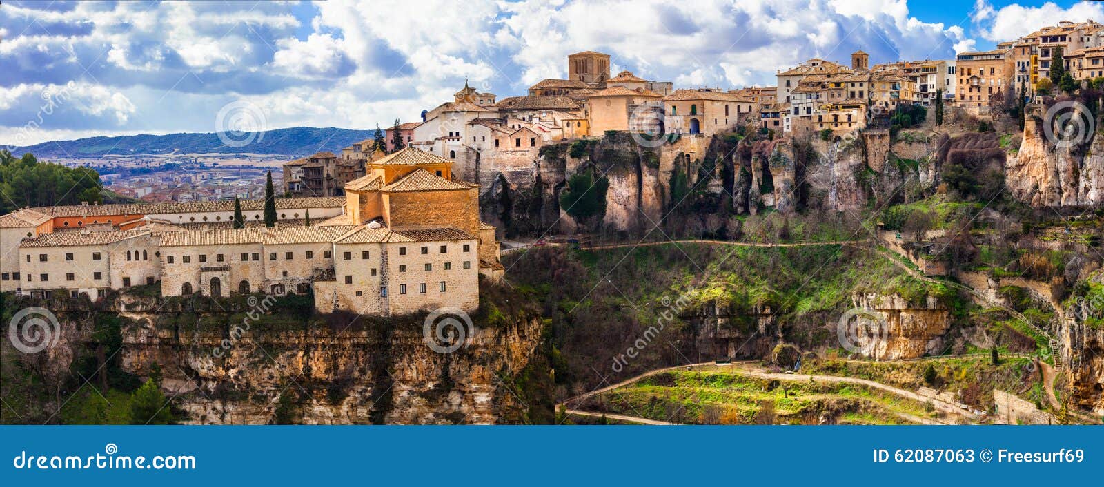 Panorama Von Eindrucksvollem Cuenca Stockbild - Bild von hängen ...