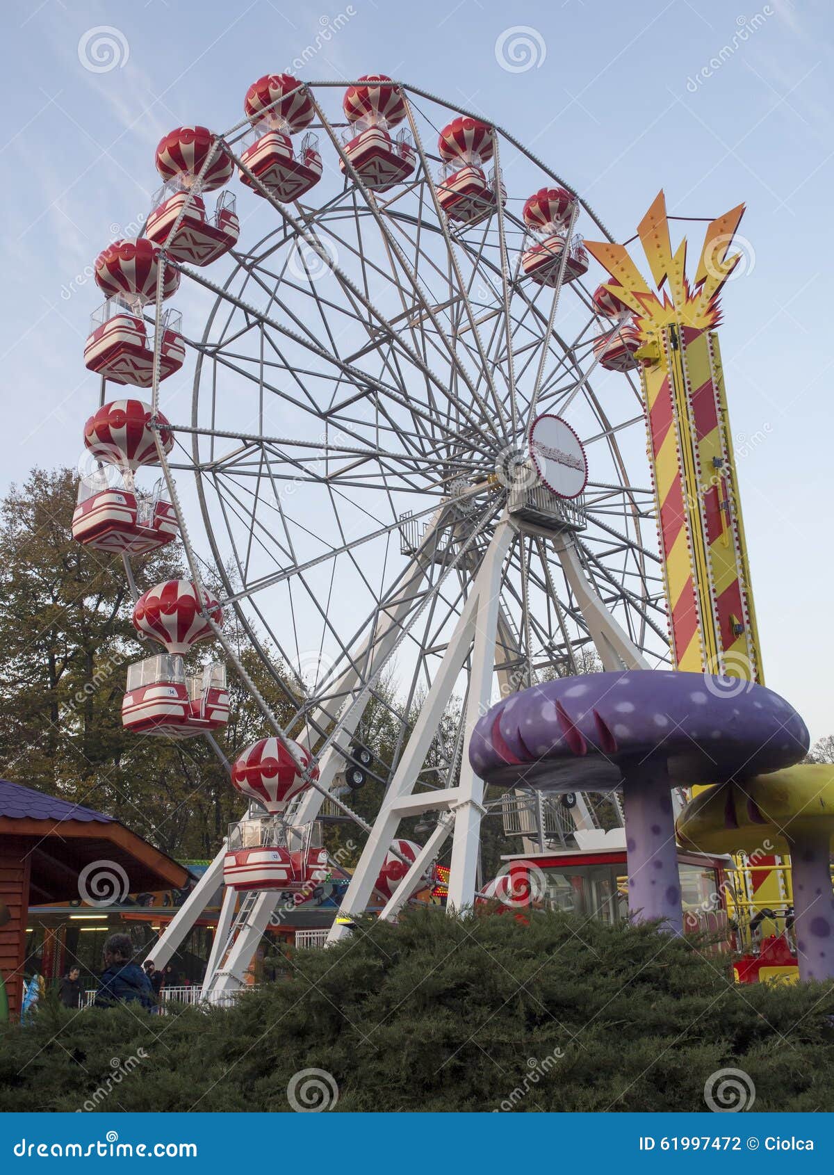 Panorama Wheel in Herastrau Park, Bucharest Editorial Photography ...