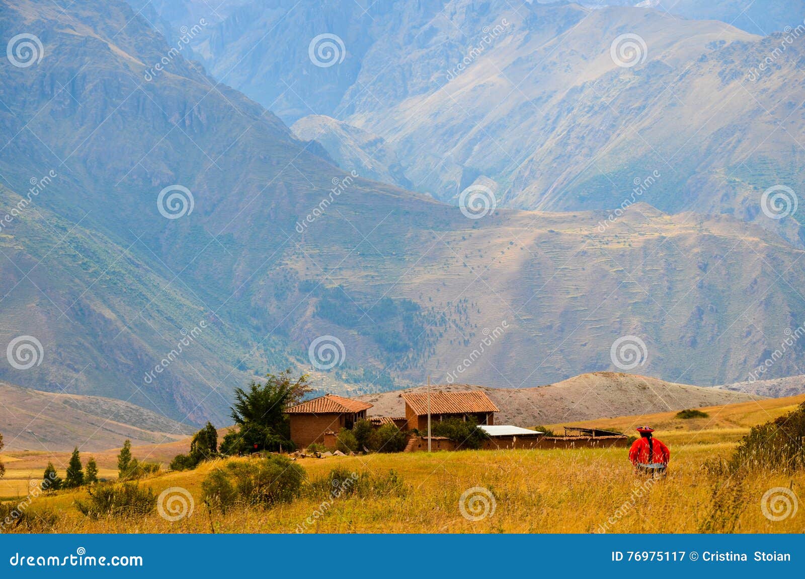 Panoramablick Der Berglandschaft Und Der Landschaft Von Peru Stockbild ...
