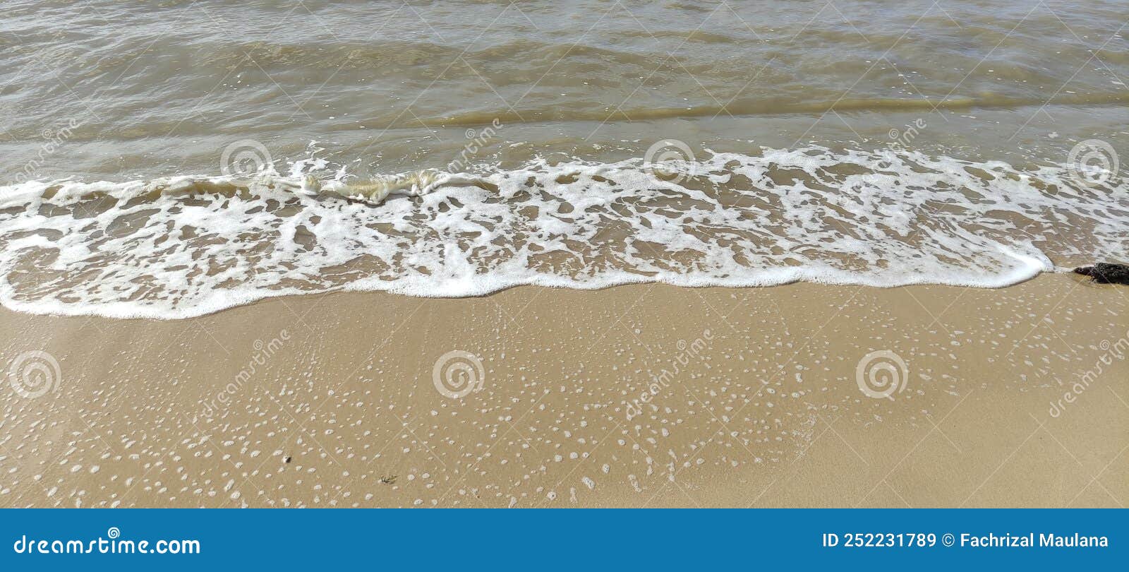 Panoramic Beach during Summer Vacation with Ocean Waves Background on ...
