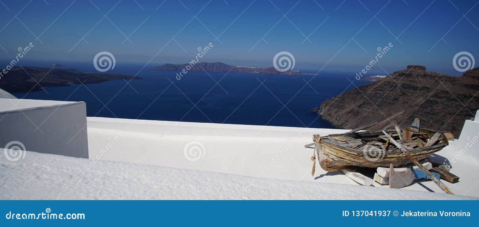 Panoramic View of the Caldera with an Old Boat in Oia, in Santorini ...