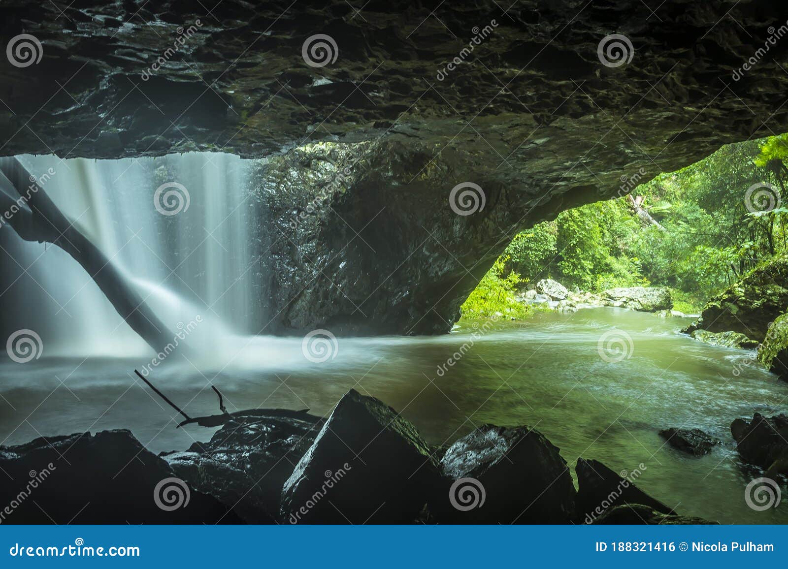 A Panoramic View of the Natural Bridge in Springbrook National Park ...