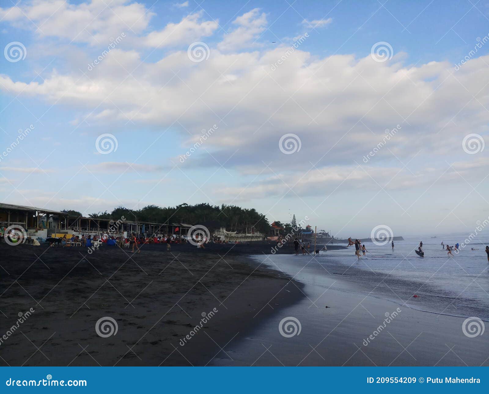 Berawa Beach Pantai Berawa At Sunset. Silhouettes Of Two People Sitting ...