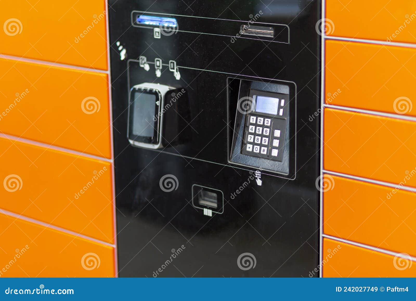 Pantalla De Terminal De Atm Y Cierre De Botones Imagen de archivo ...