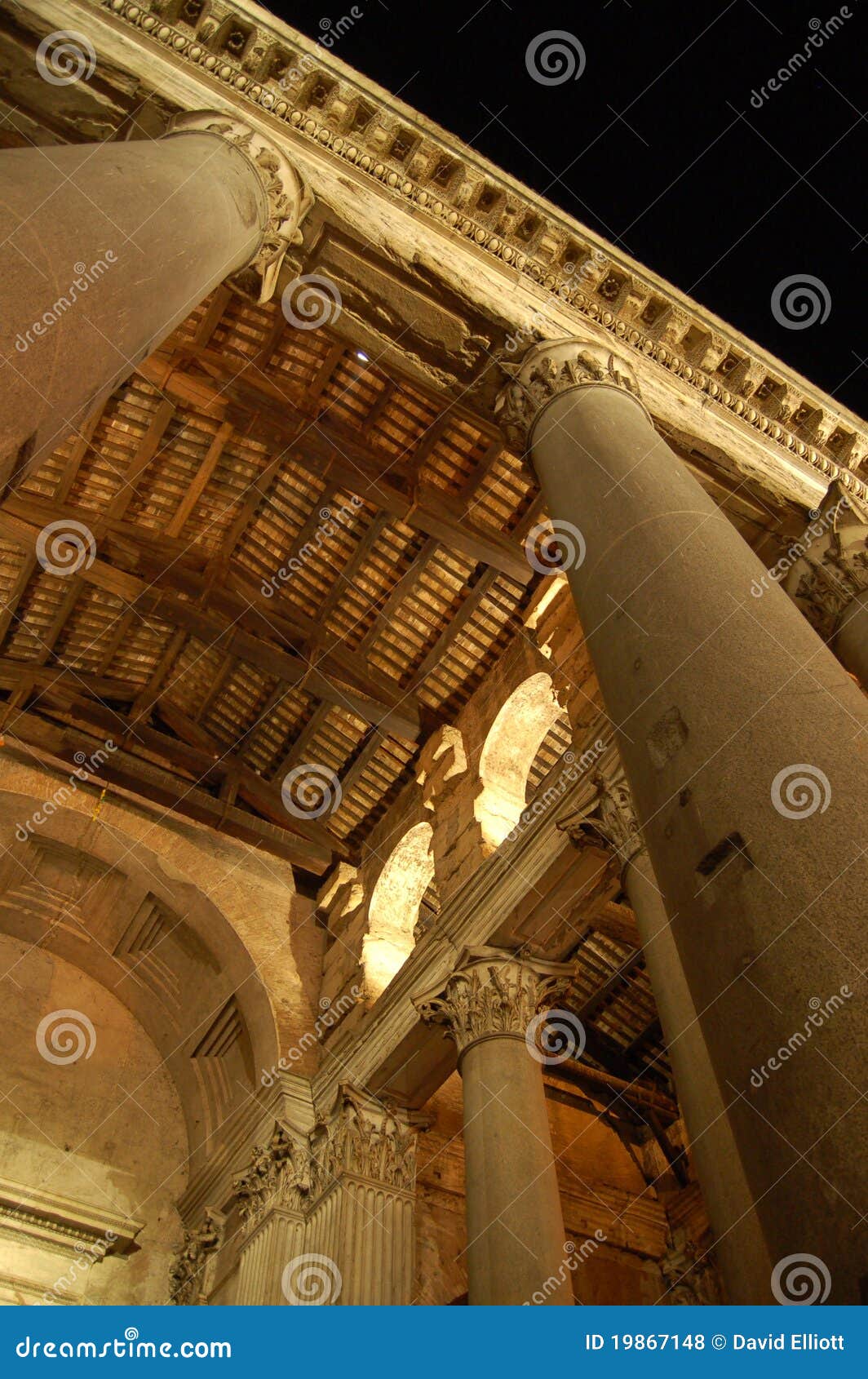 The Pantheon in Piazza Della Rotunda in Rome Stock Photo - Image of ...