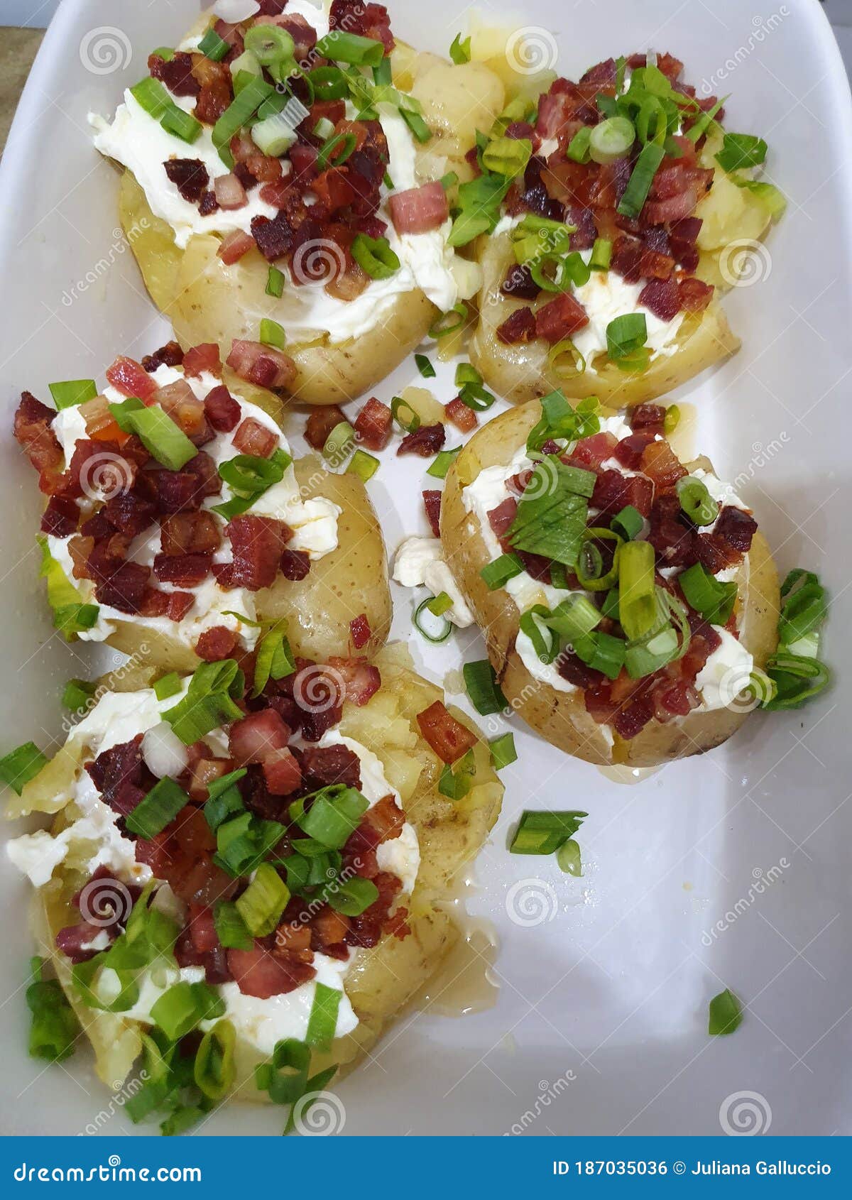 Papas rellenas horneadas foto de archivo. Imagen de curry - 187035036