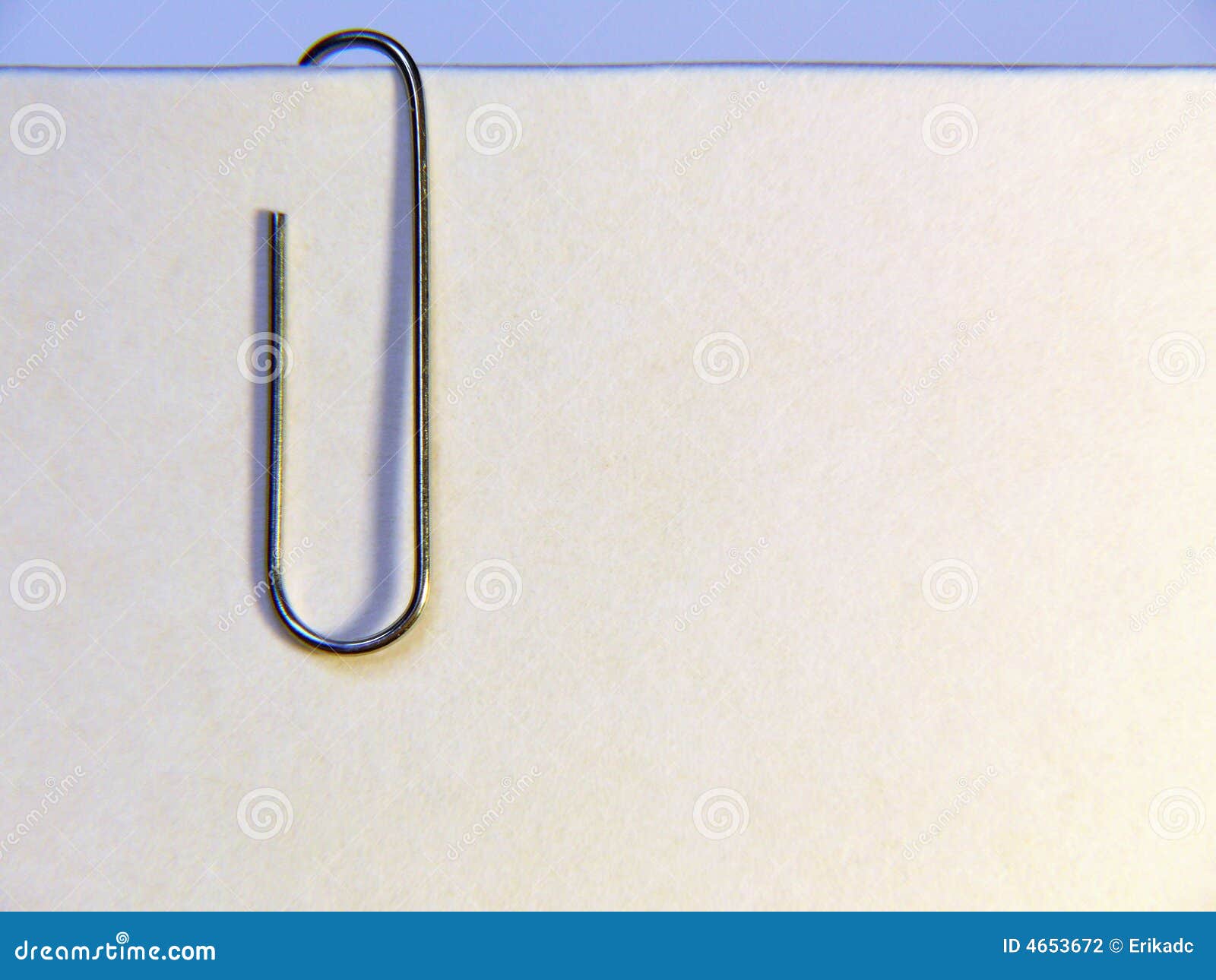 Papel con el clip foto de archivo. Imagen de mensaje, aviso - 4653672