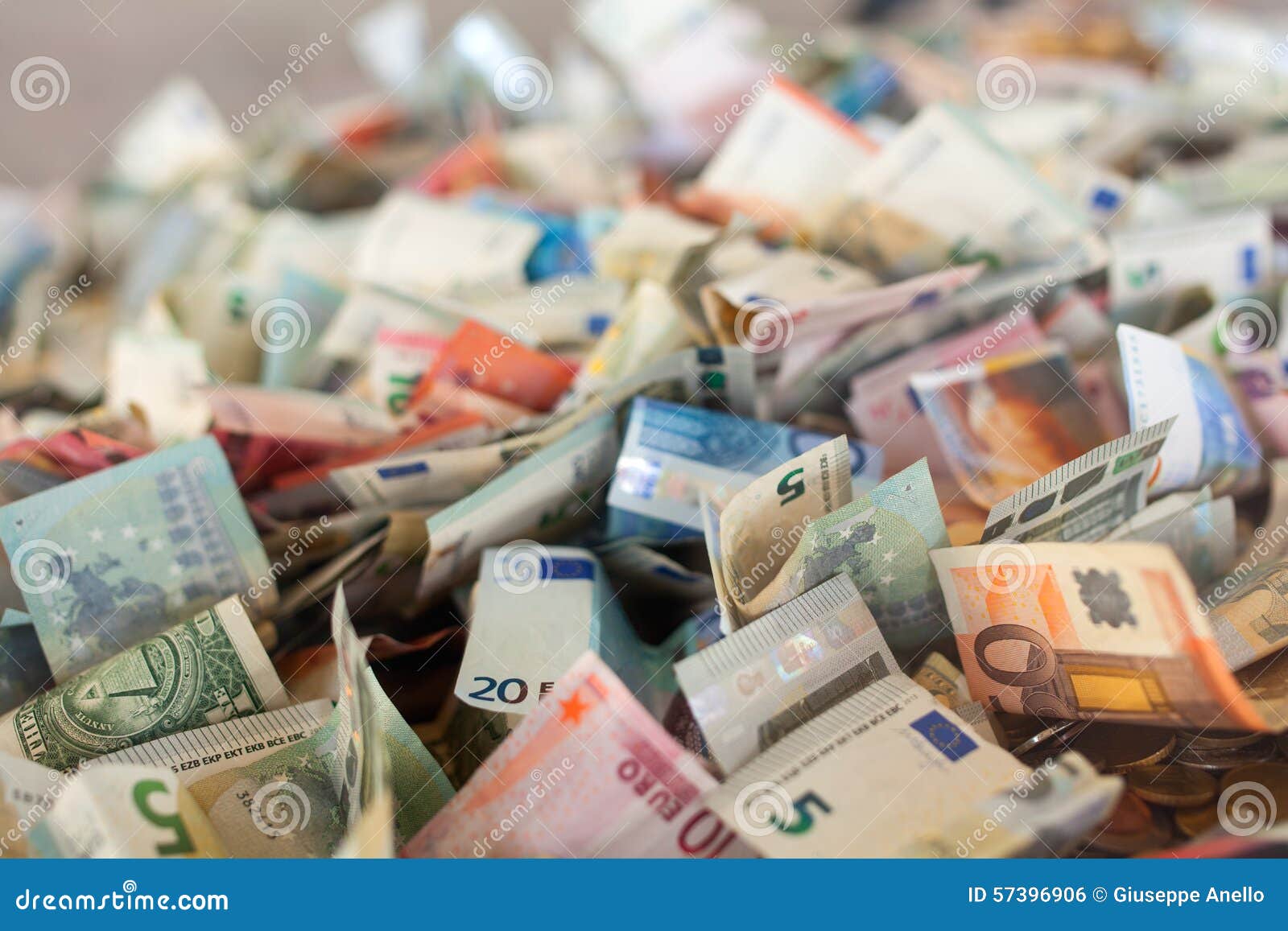 Papel moeda foto de stock. Imagem de sucesso, contas - 57396906