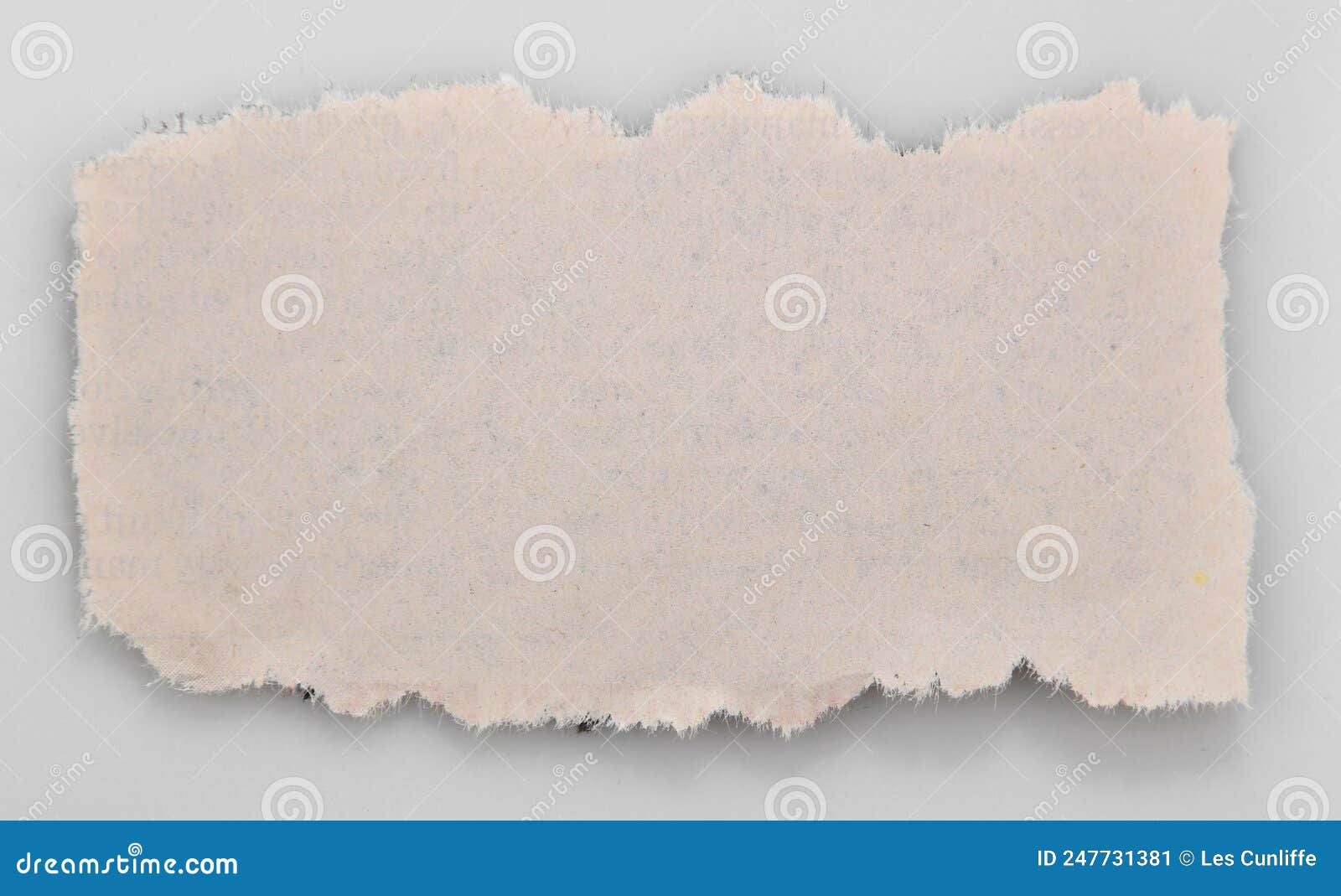 Papel roto imagen de archivo. Imagen de cotejo, desecho - 247731381