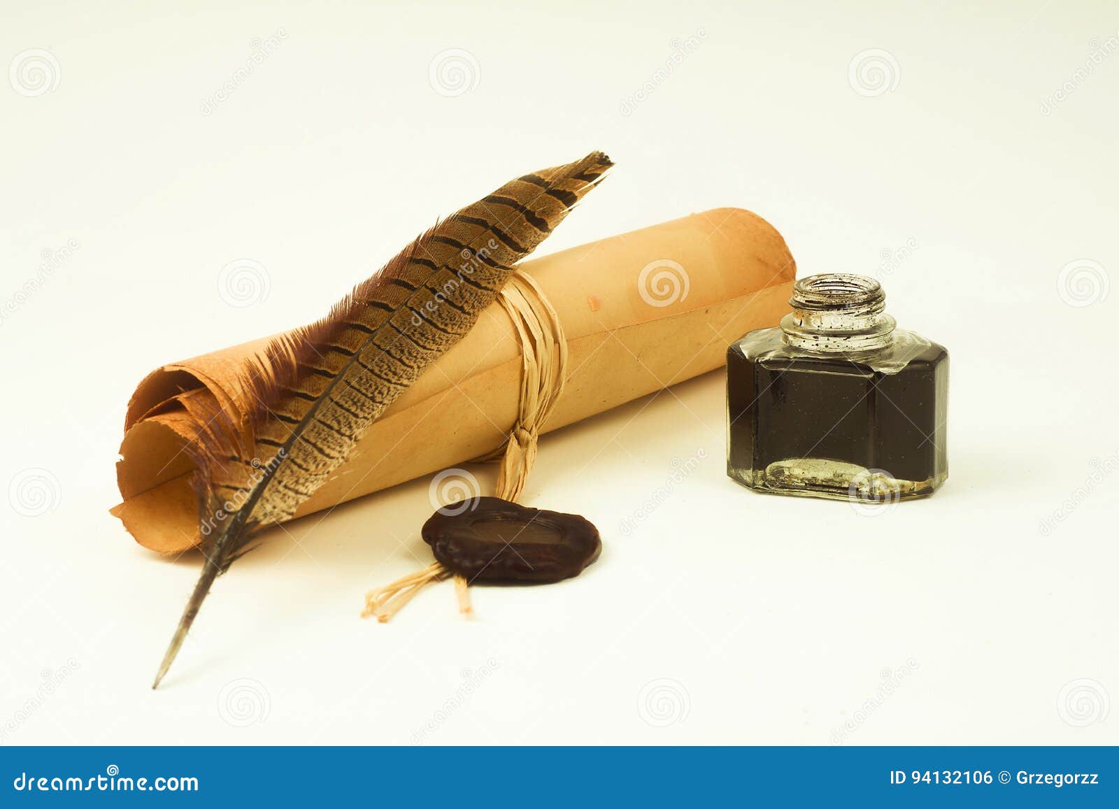 Papel Velho Do Rolo Com Um Selo E Uma Pena Foto de Stock - Imagem de ...