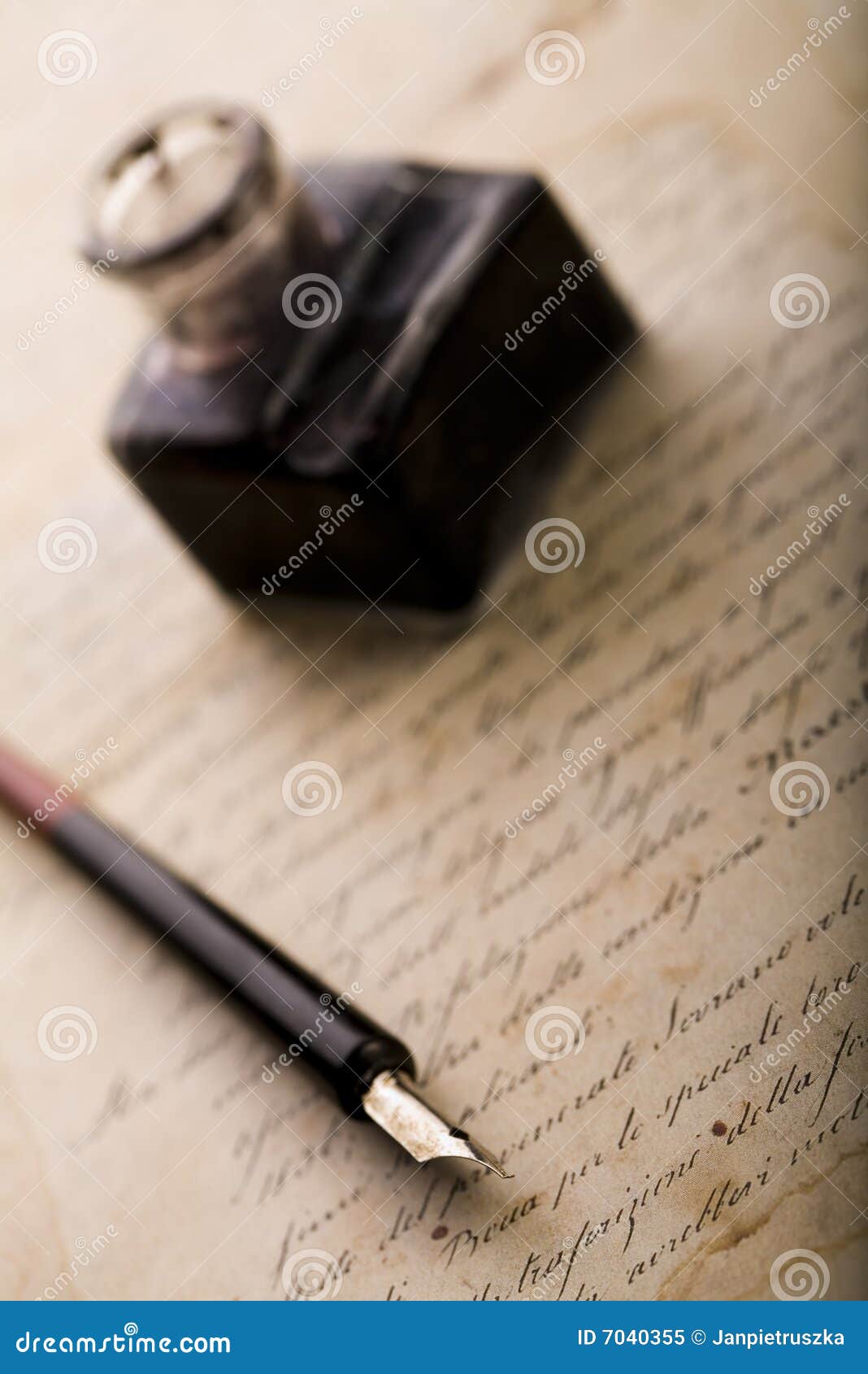 Papel y pluma imagen de archivo. Imagen de mensaje, tarjeta - 7040355