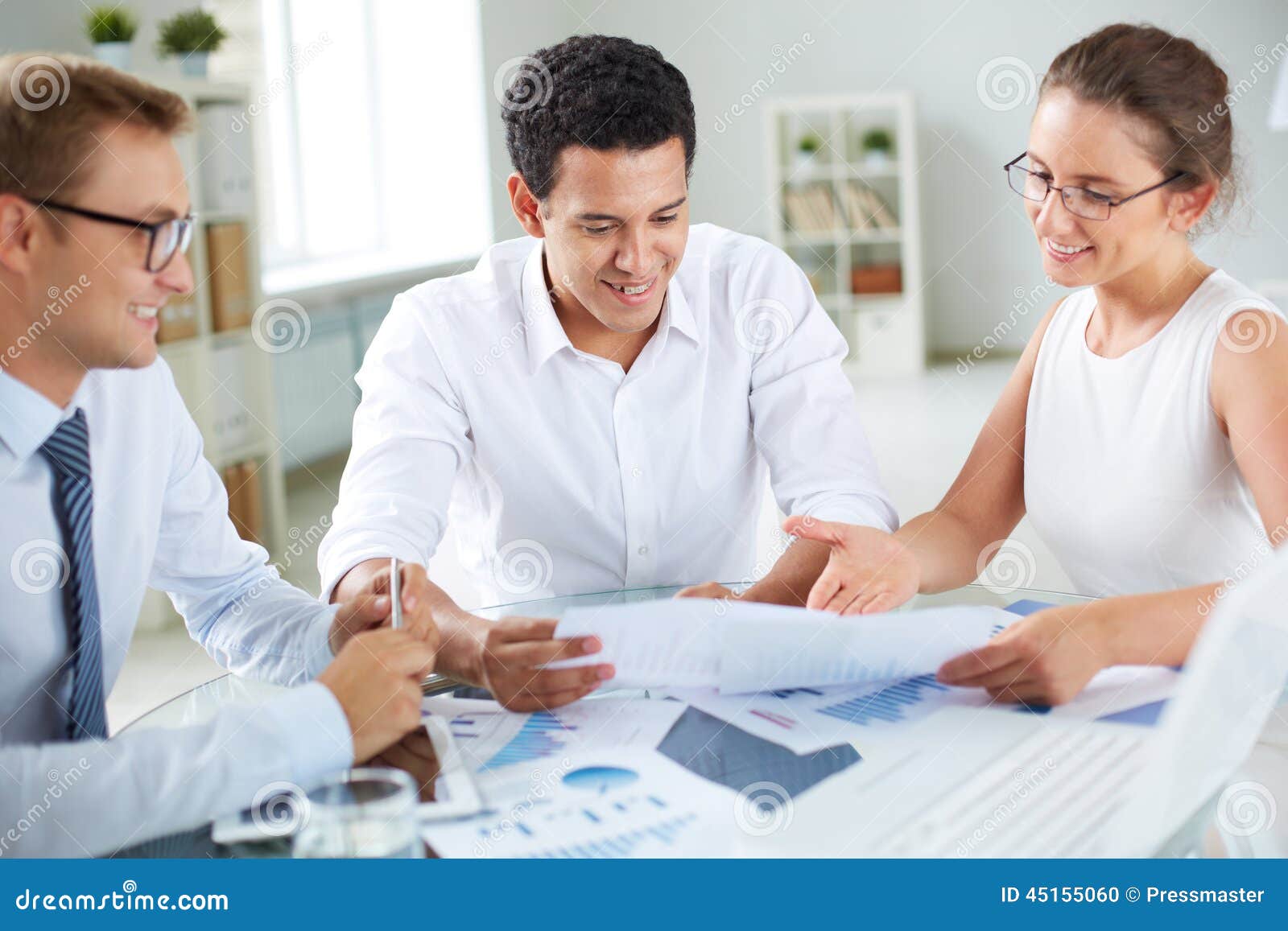 Papeleo foto de archivo. Imagen de hermoso, carrera, asociado - 45155060