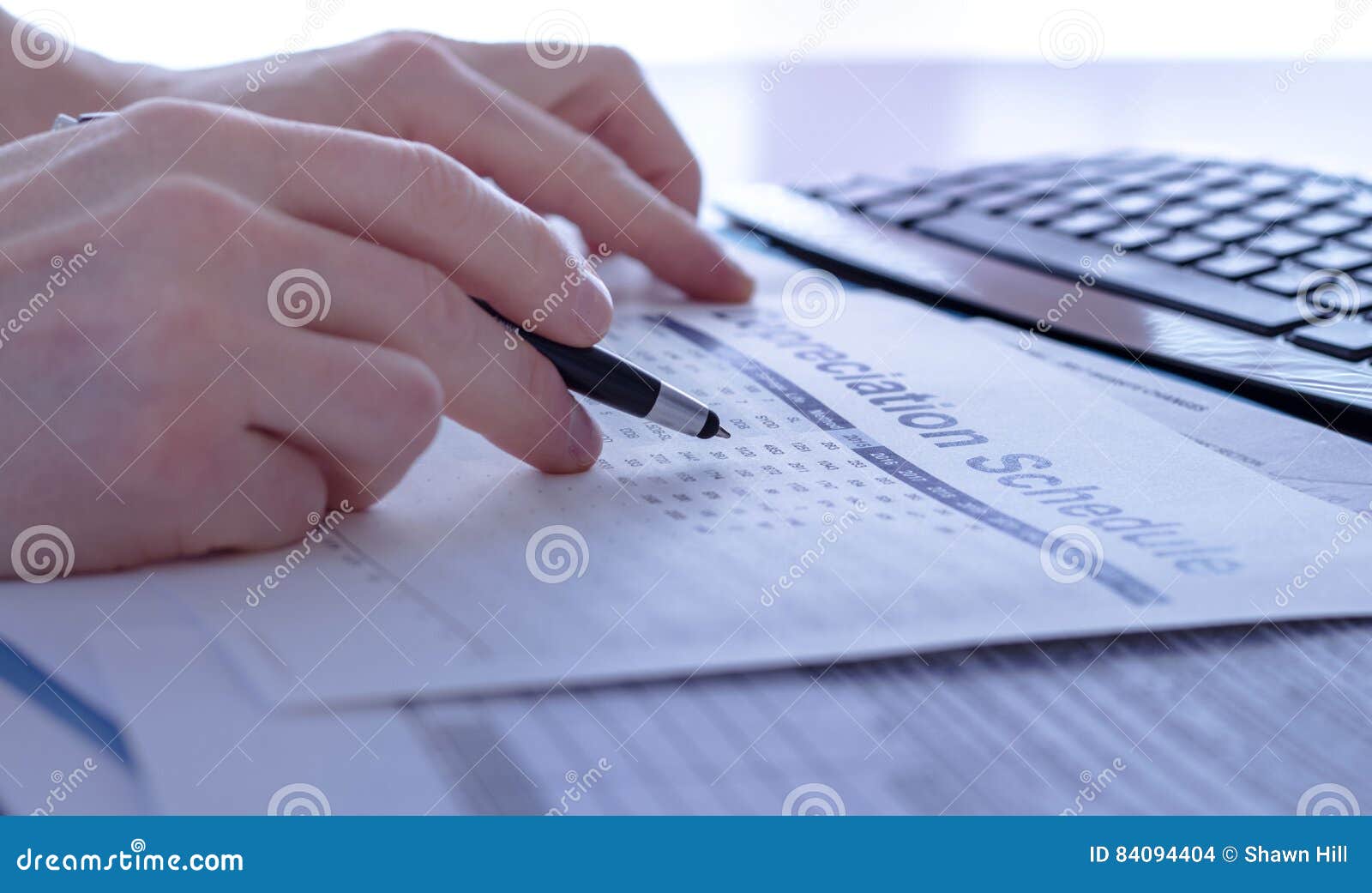 Papeleo foto de archivo. Imagen de ordenador, escritorio - 84094404