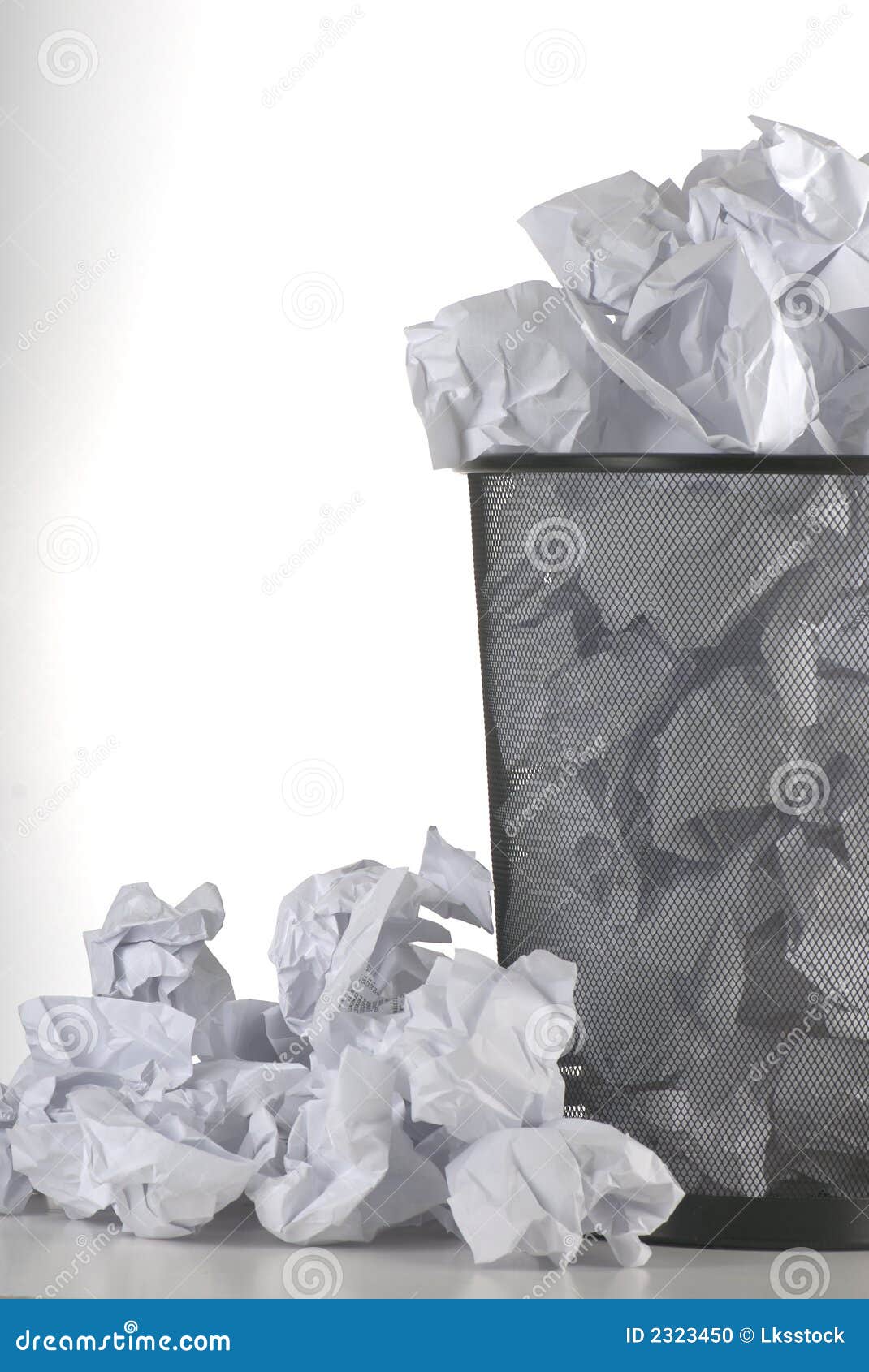 Papelera foto de archivo. Imagen de papelera, completo - 2323450