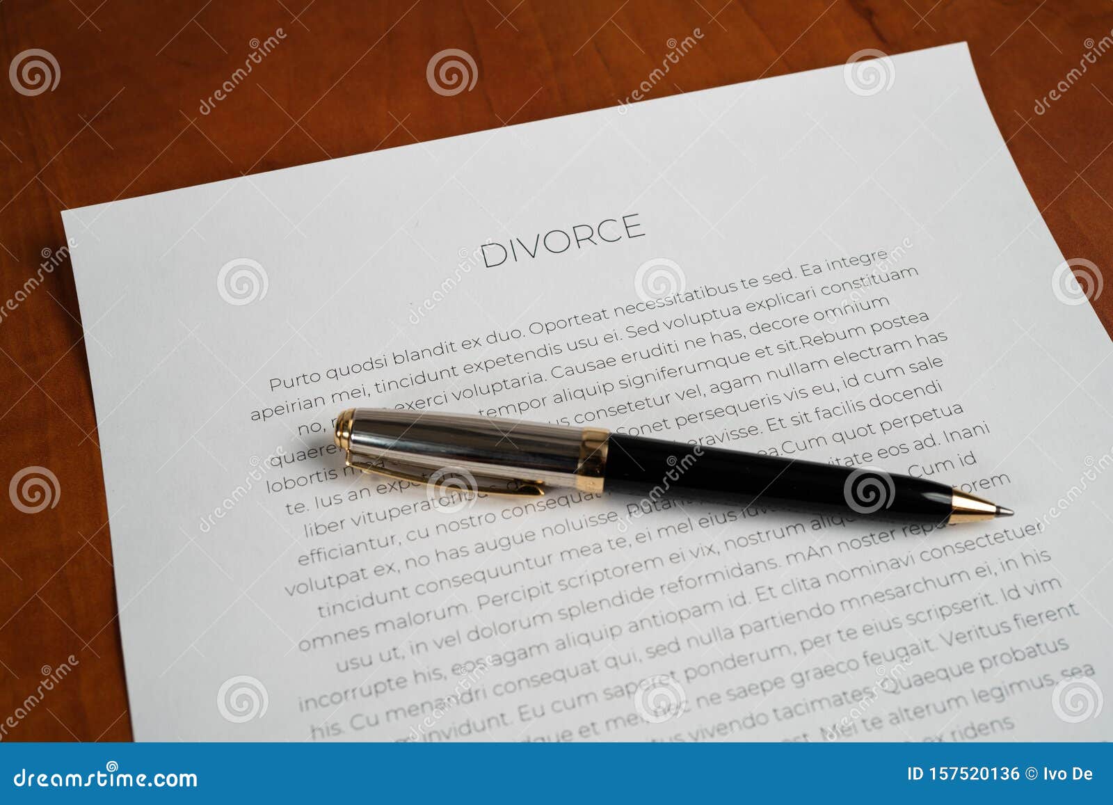 Papeles De Divorcio Con Pluma Foto de archivo - Imagen de reparto ...