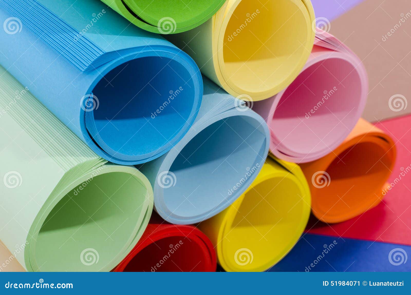 Papeles Del Papel Del Color Imagen de archivo - Imagen de drenaje ...