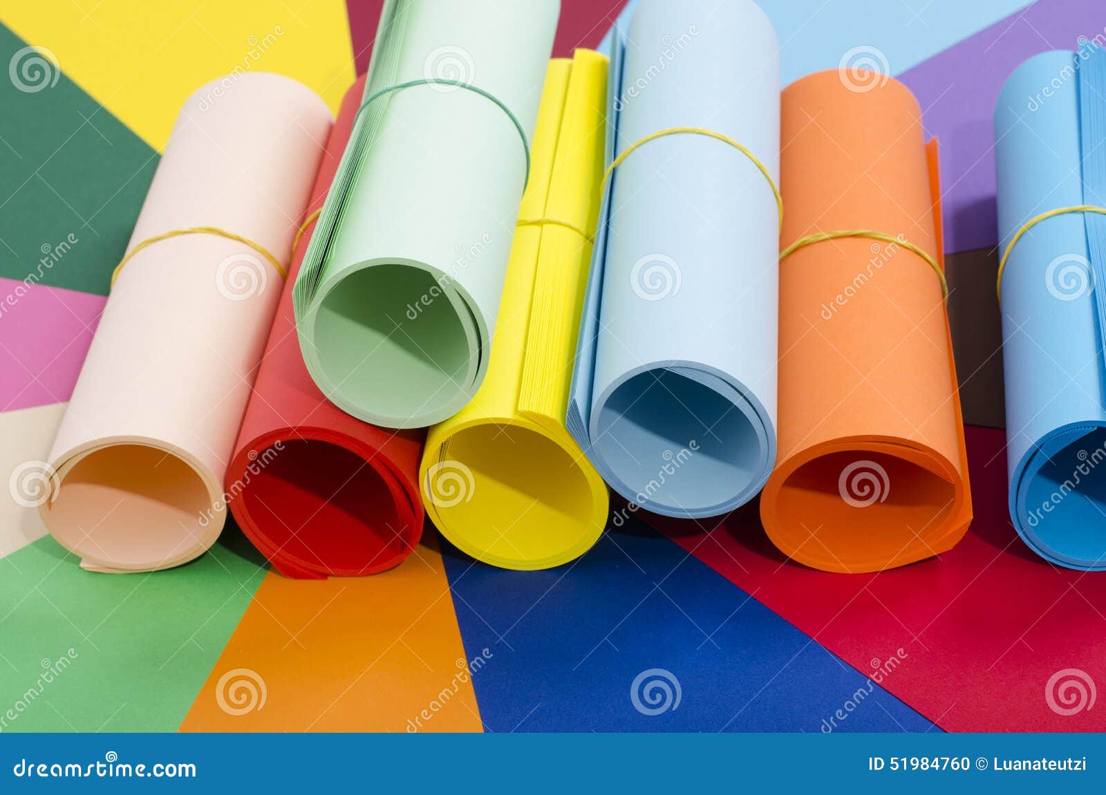 Papeles Del Papel Del Color Foto de archivo - Imagen de drenaje ...