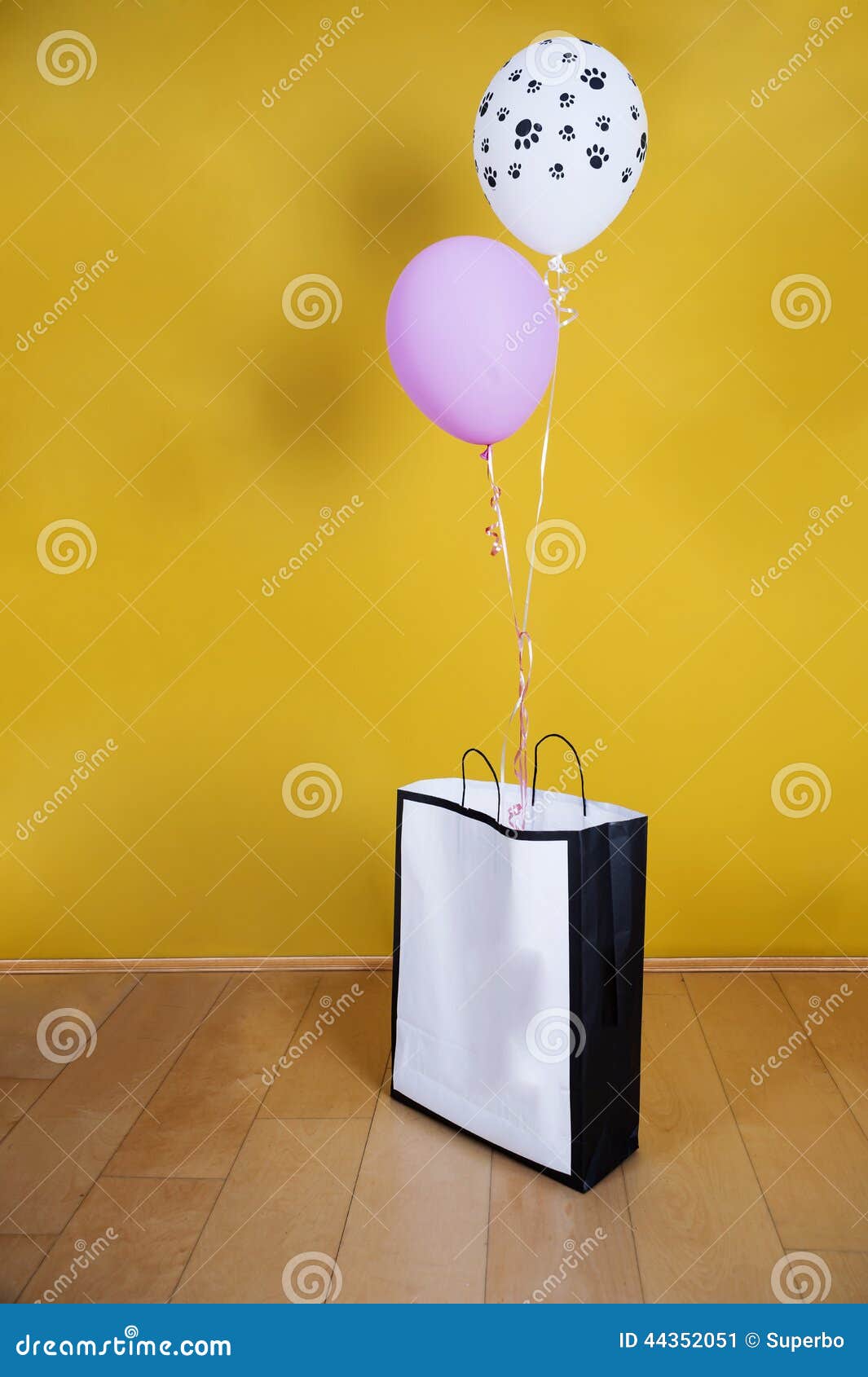 Paper Bag with Present and Balloons Stock Image - Image of papir ...