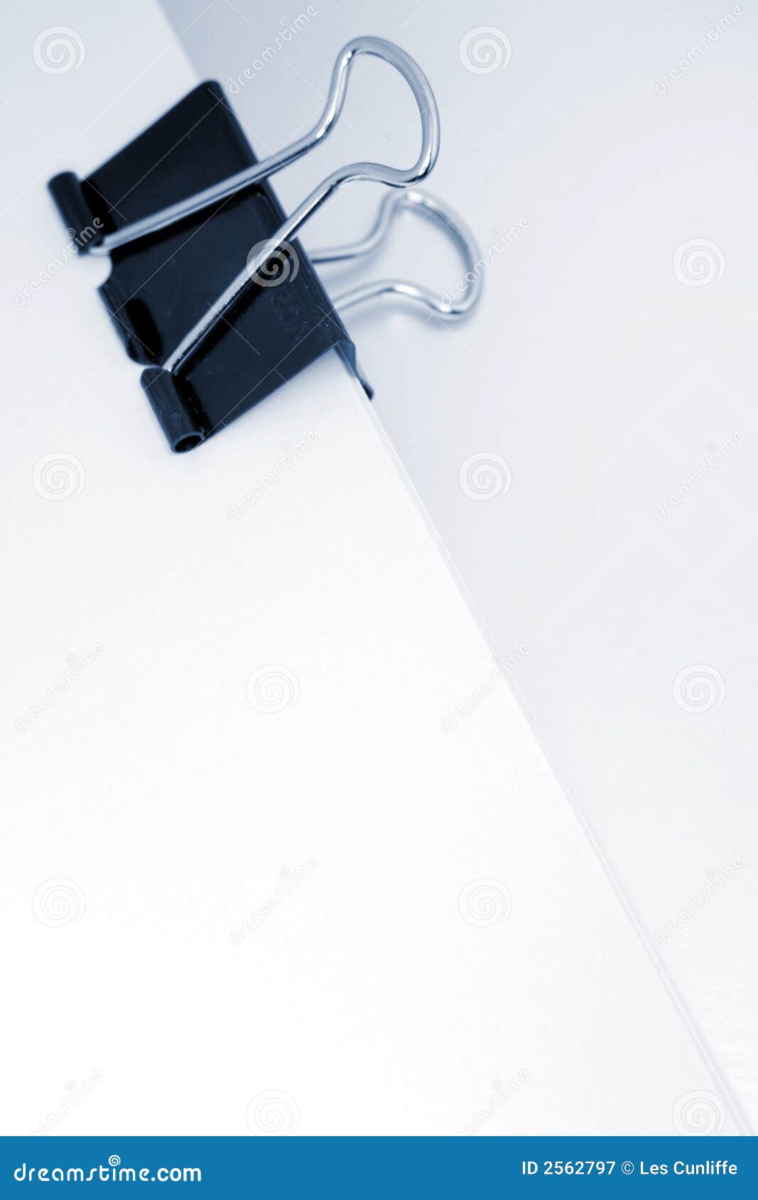 Paperclip met document stock afbeelding. Image of spatie - 2562797