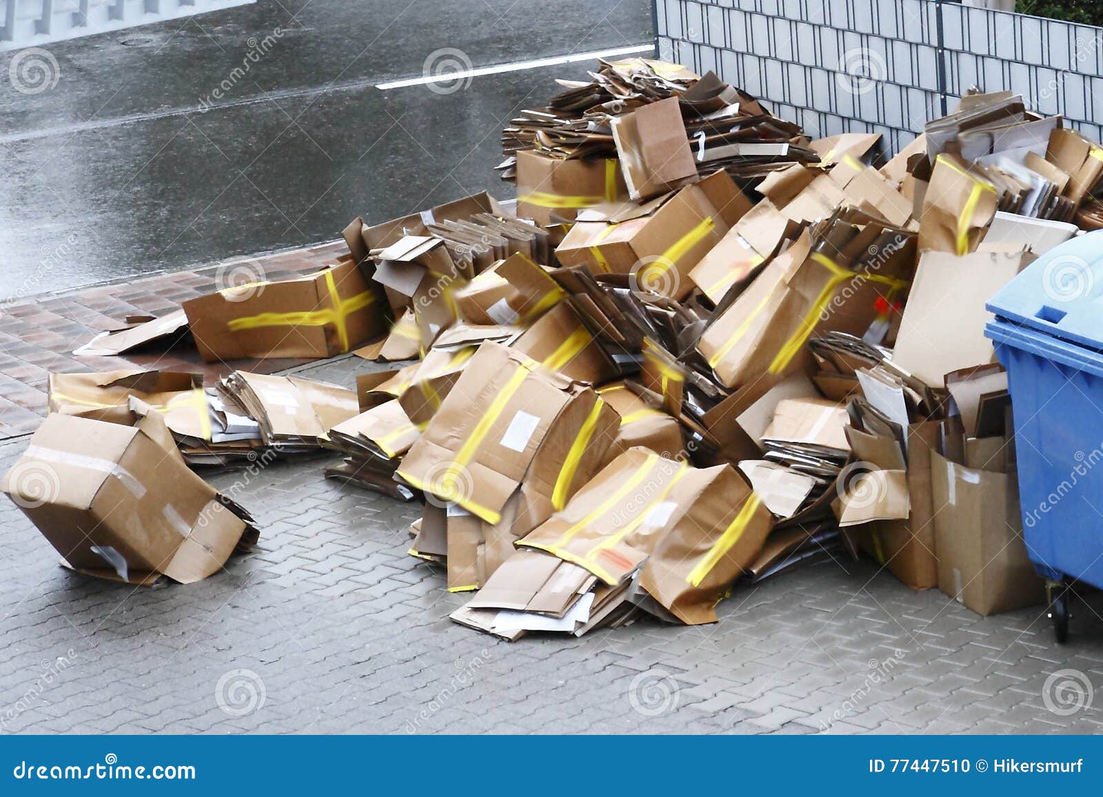 Papier de rebut photo stock. Image du nevasse, ramassage - 77447510