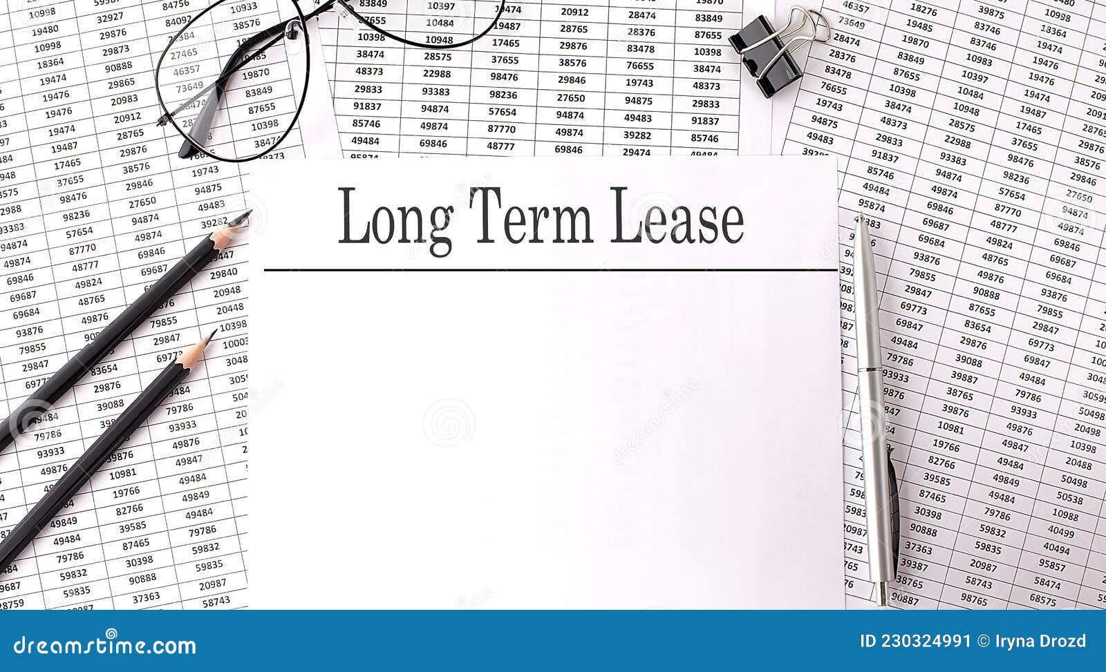 Papier Mit Langfristigem Leasingvertrag Auf Einer Tabelle Auf ...