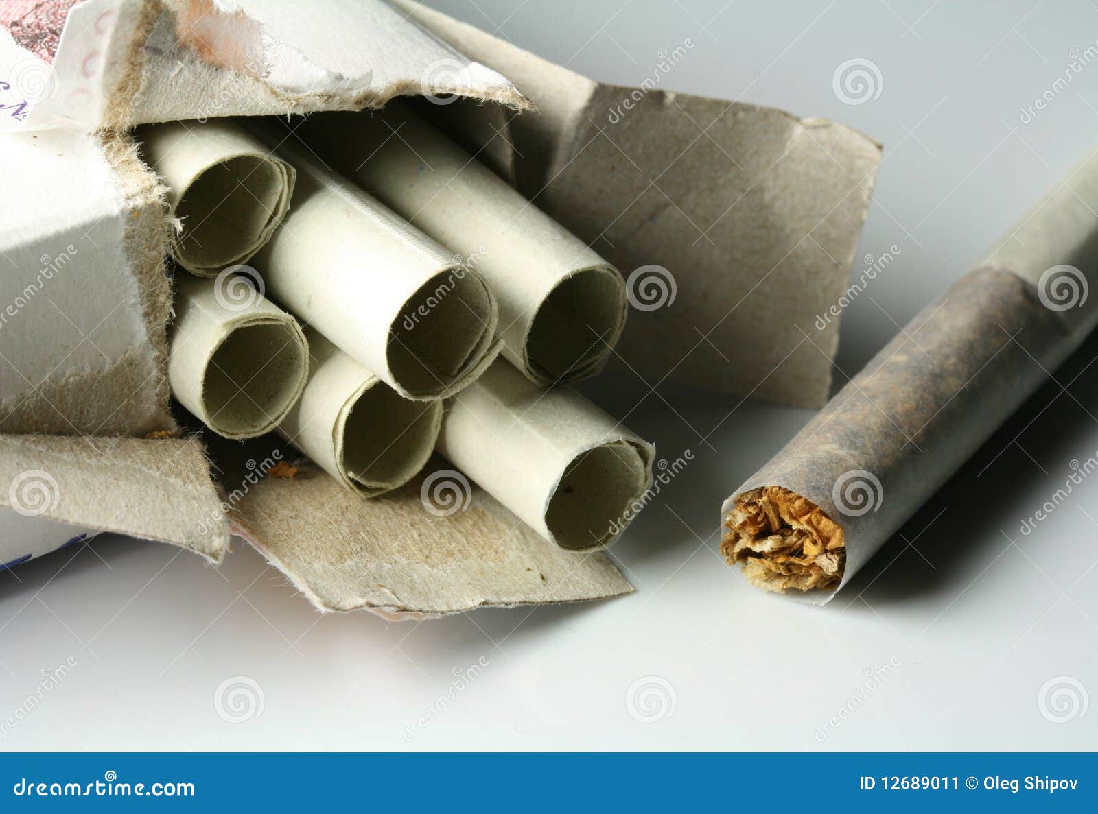 Papirosa Zigaretten stockbild. Bild von ungesund, rauchen - 12689011