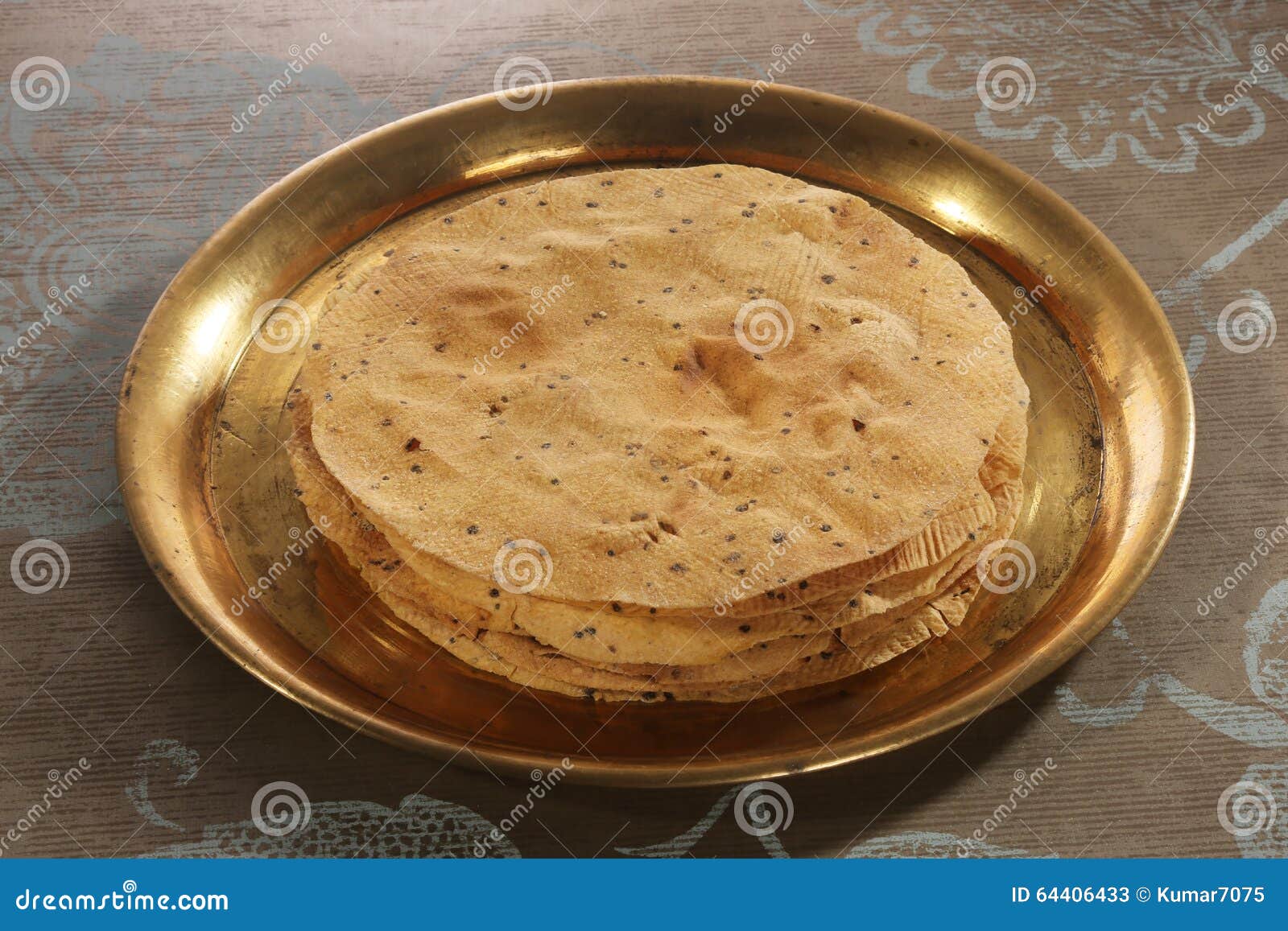 Pappadams - Indian Desi Snack Stock Image - Image of peper, pappadams ...