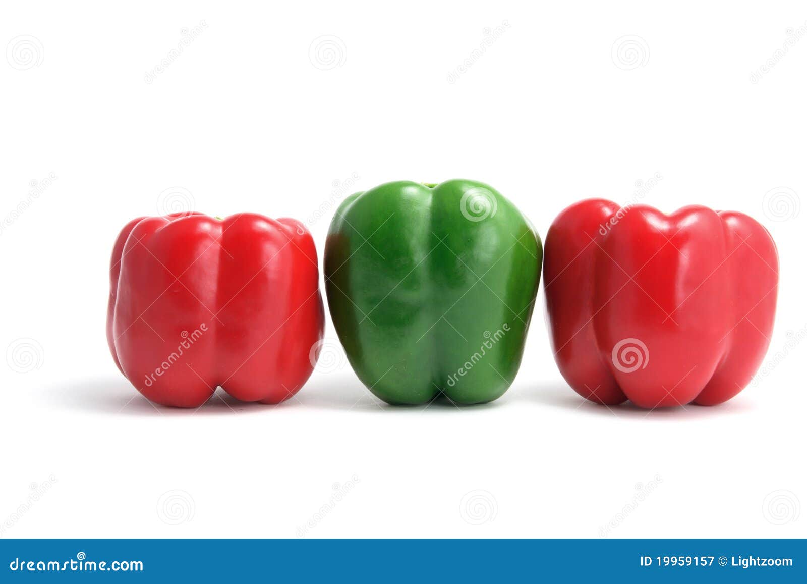 Paprikas image stock. Image du rouge, sain, studio, blanc - 19959157