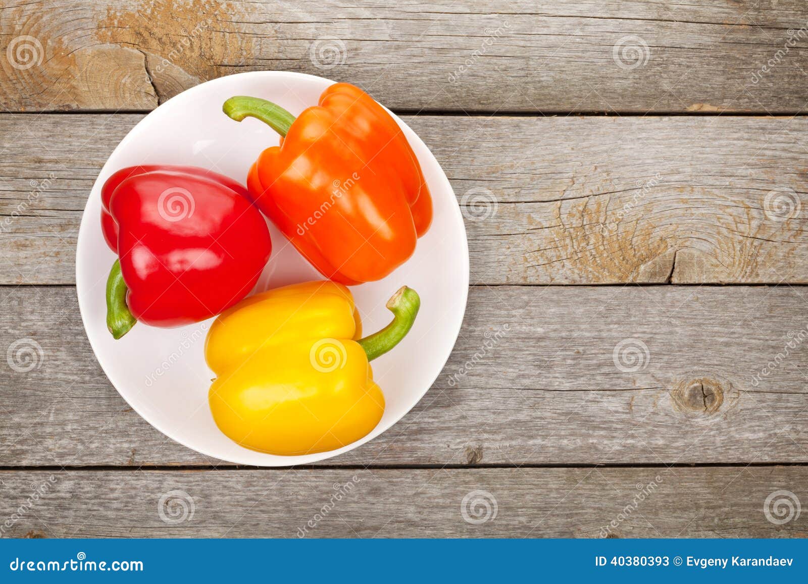 Paprikas Coloridos En La Placa Imagen de archivo - Imagen de colorido ...