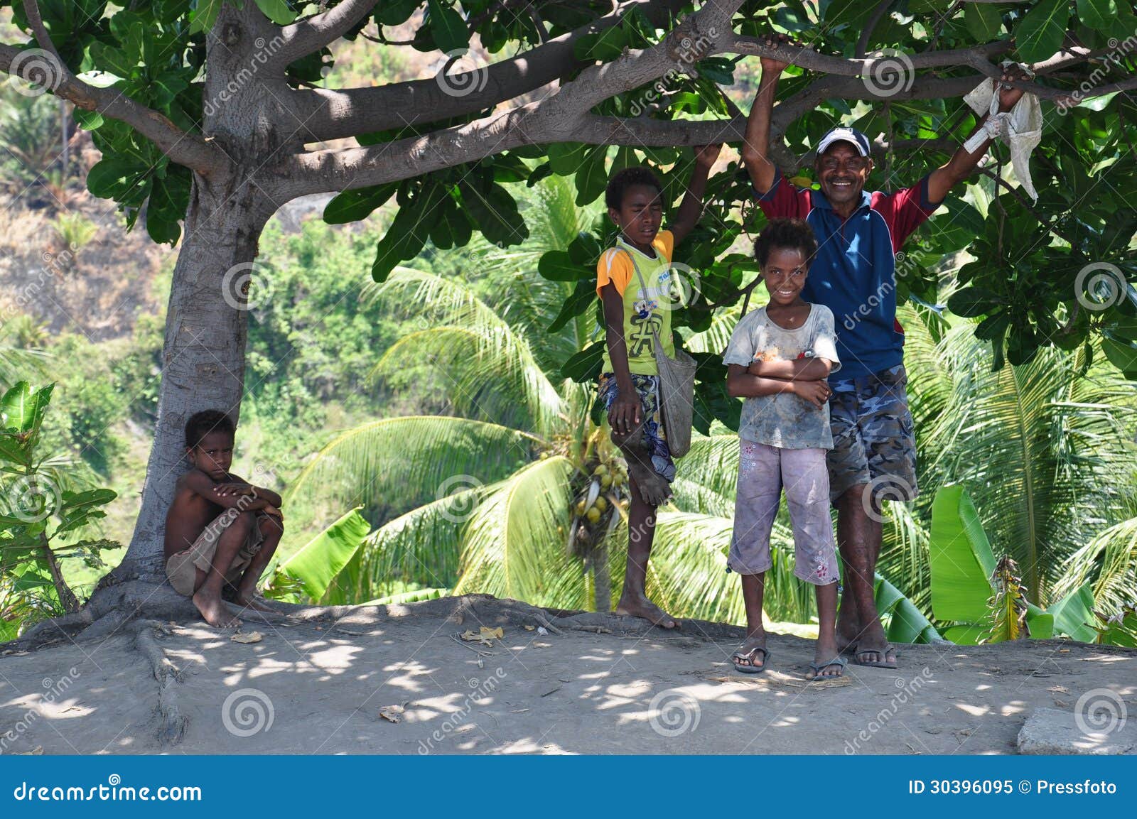PAPUA NEW GUINEA PEOPLE editorial image. Image of local - 30396095