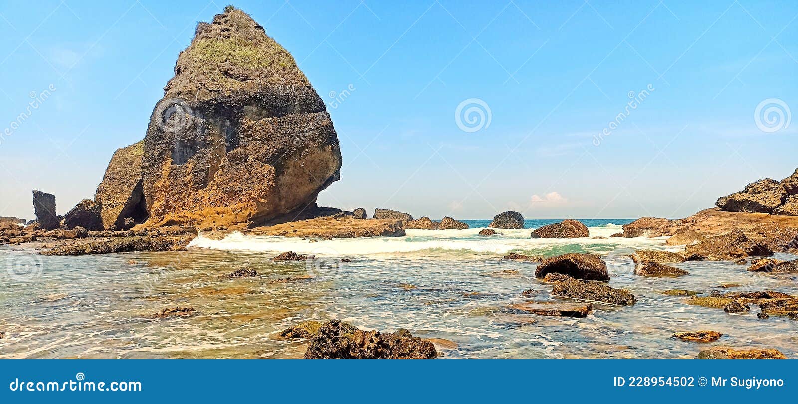 Papuma beach stock photo. Image of papuma, horizon, rock - 228954502