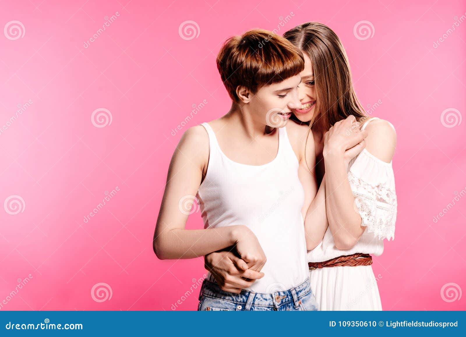 Par Som Kramar Lesbisk Kvinna Arkivfoto - Bild av homosexualitet ...