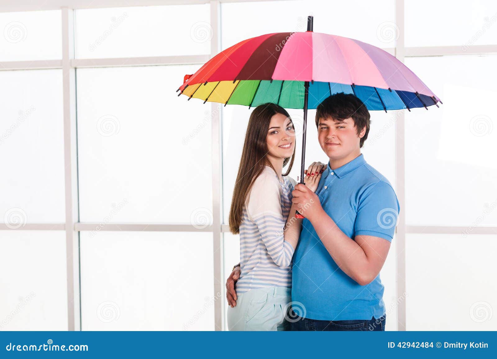 Para pod parasolem zdjęcie stock. Obraz złożonej z pasja - 42942484