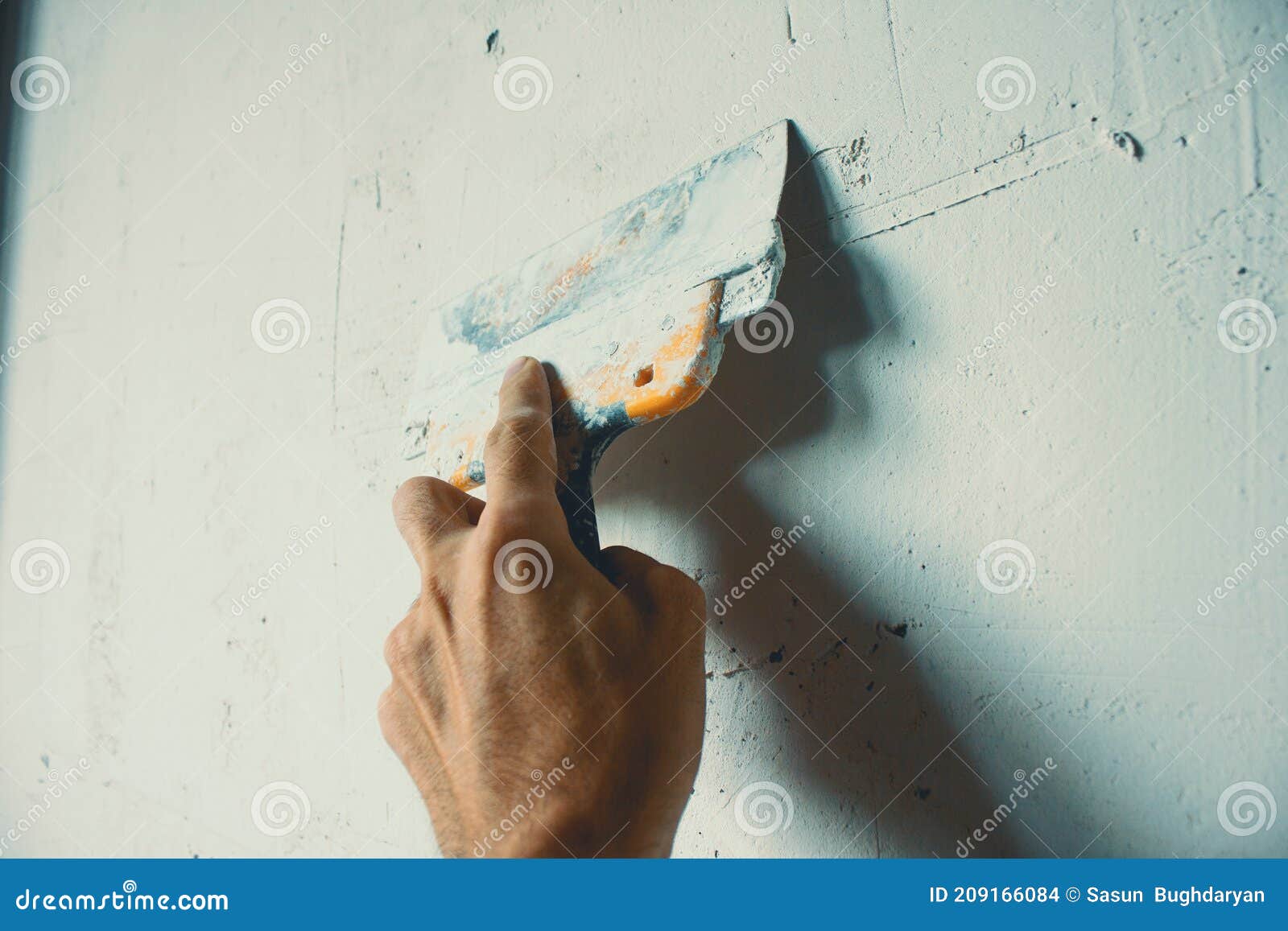 Para Reparar Una Pared De Caca En La Mano Foto de archivo - Imagen de ...