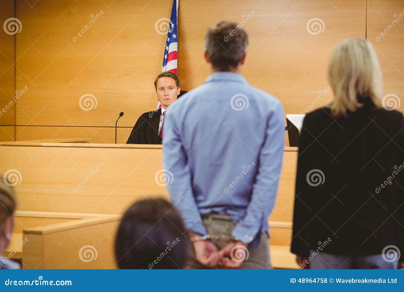 Para Sentencia Que Espera Criminal Foto de archivo - Imagen de tribunal ...