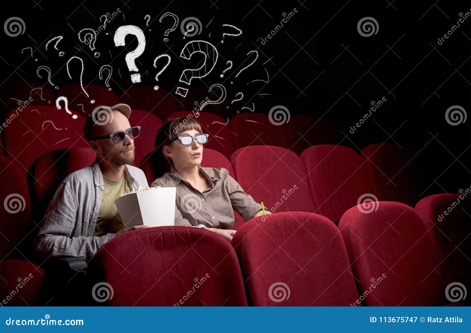 Para w kinie z pytaniami obraz stock. Obraz złożonej z siedzenia ...