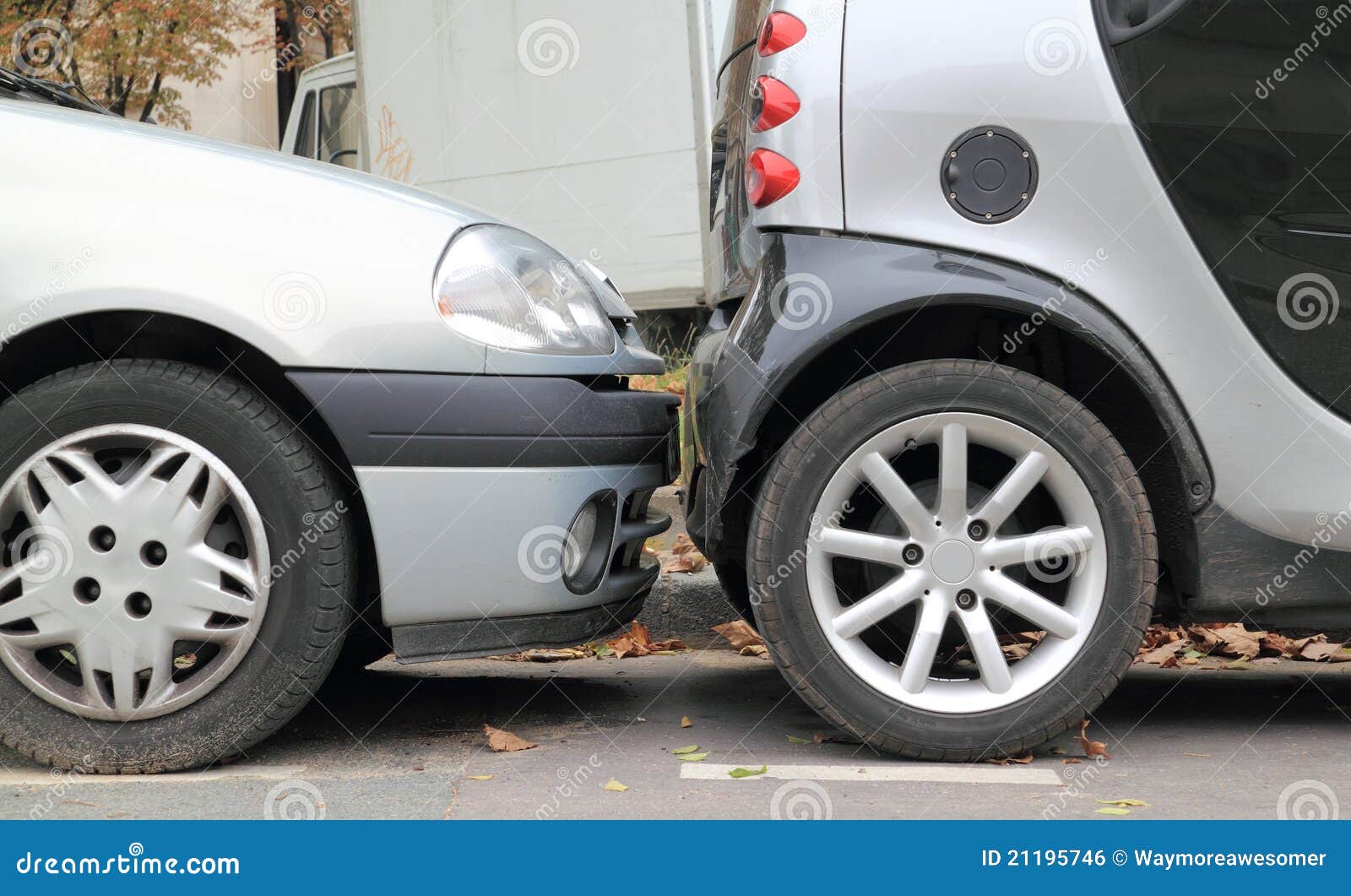 Parachoques a Los Parachoques Foto de archivo - Imagen de parque ...