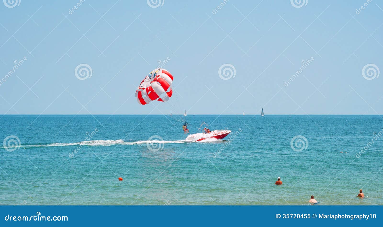 Parachute Ascensionnel En Mer Noire Image éditorial - Image du paysage ...