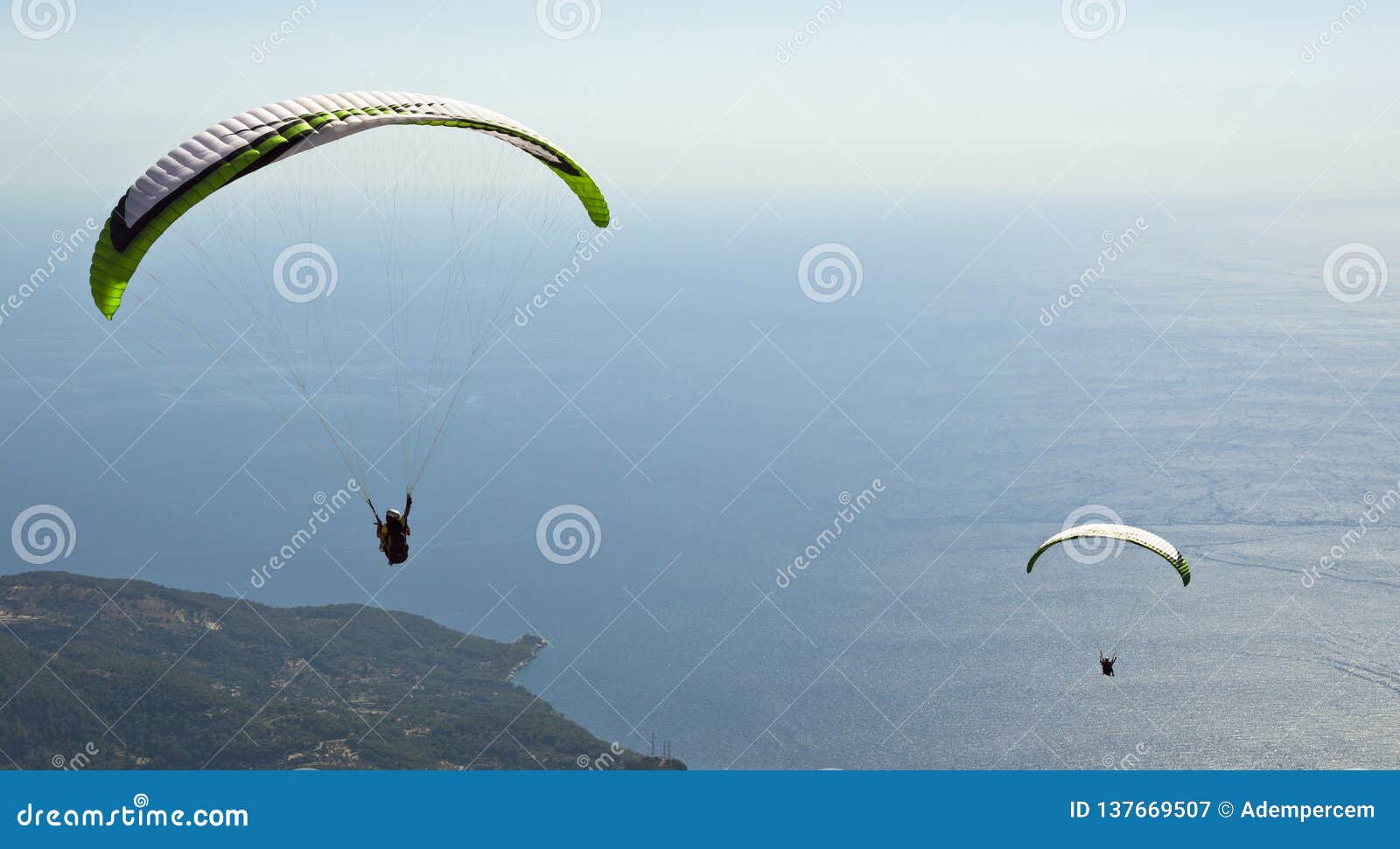 Parachuting editorial photography. Image of peak, mountain - 137669507