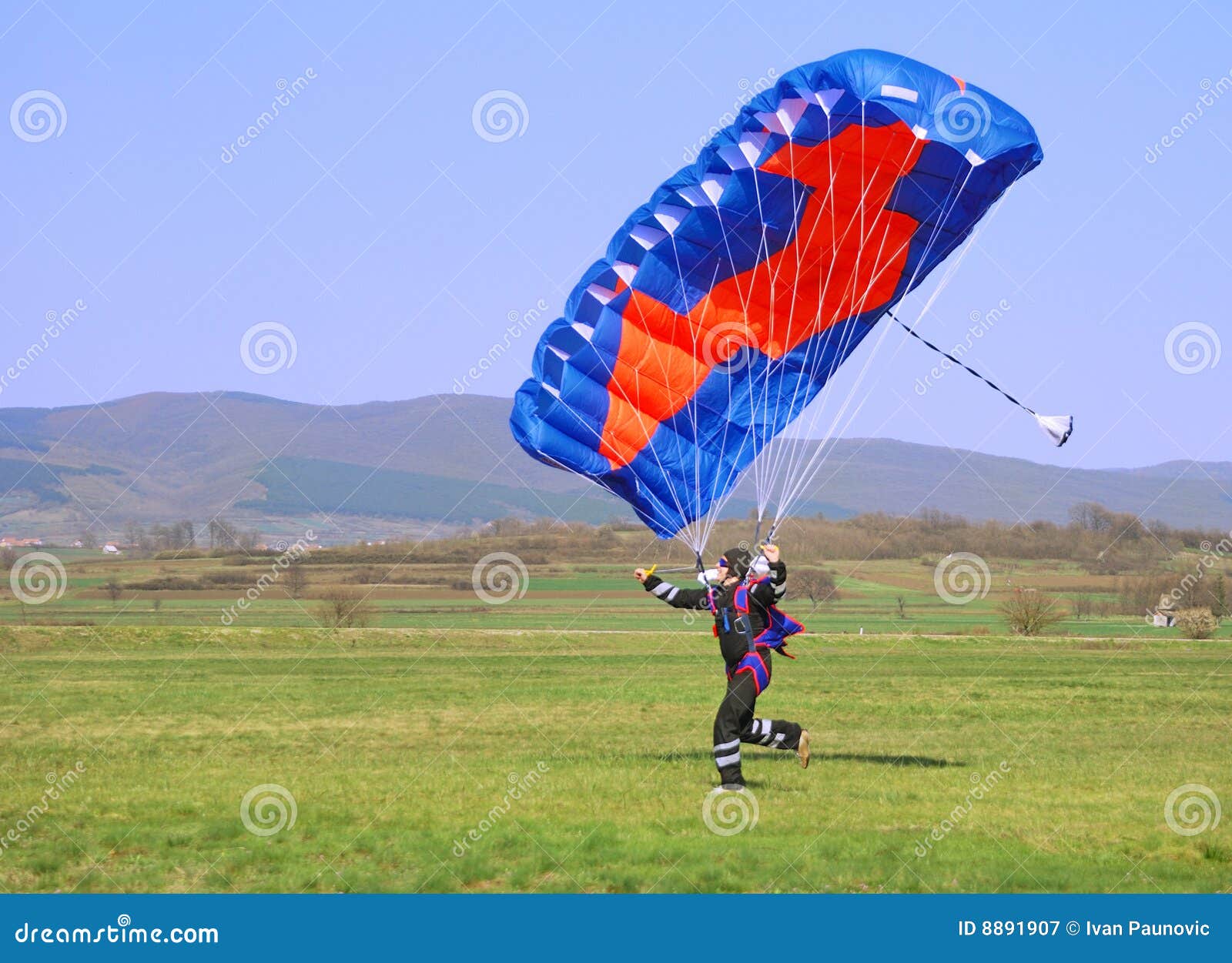 Parachutist running stock image. Image of activity, freedom - 8891907