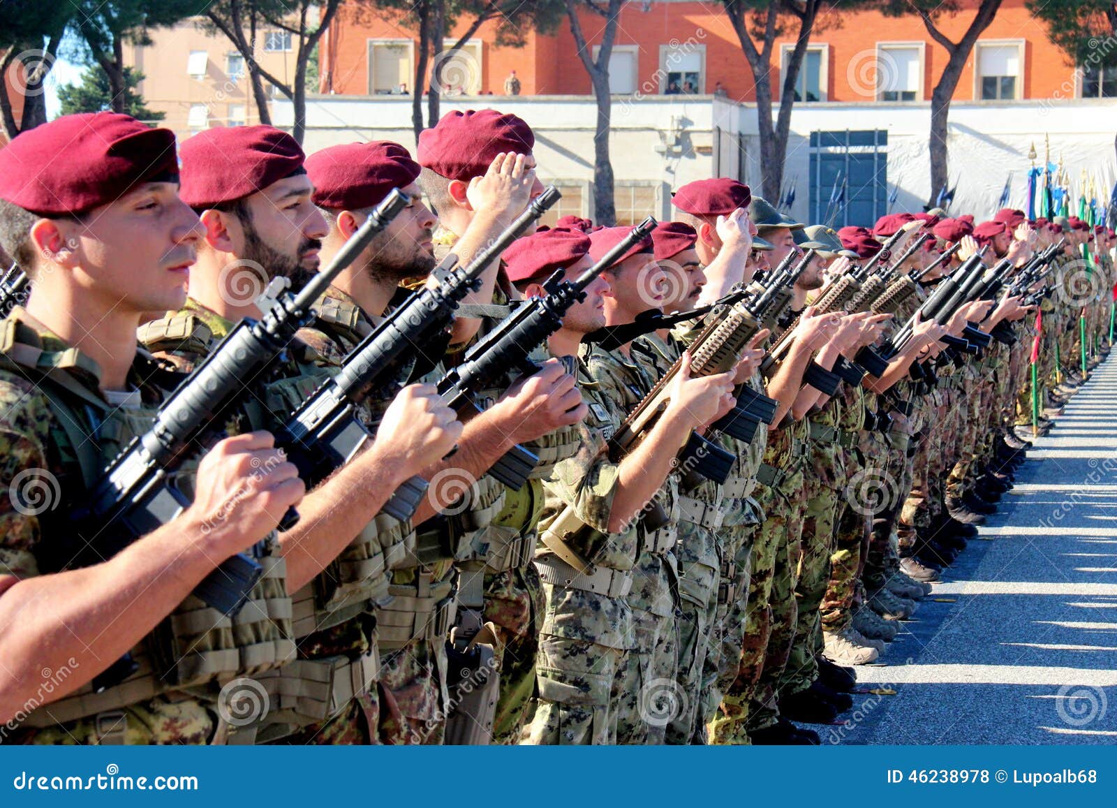 Parachutiste militaire photo stock éditorial. Image du photographié ...