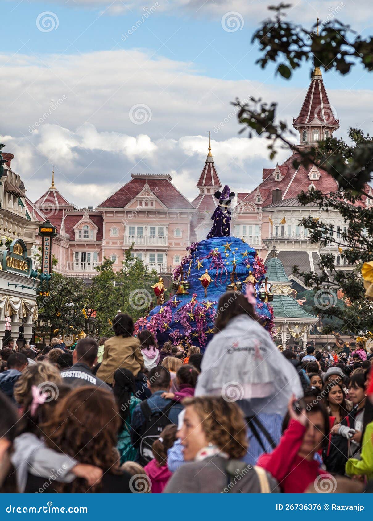 Parade Of Cartoon Characters In Disneyland Editorial Image ...