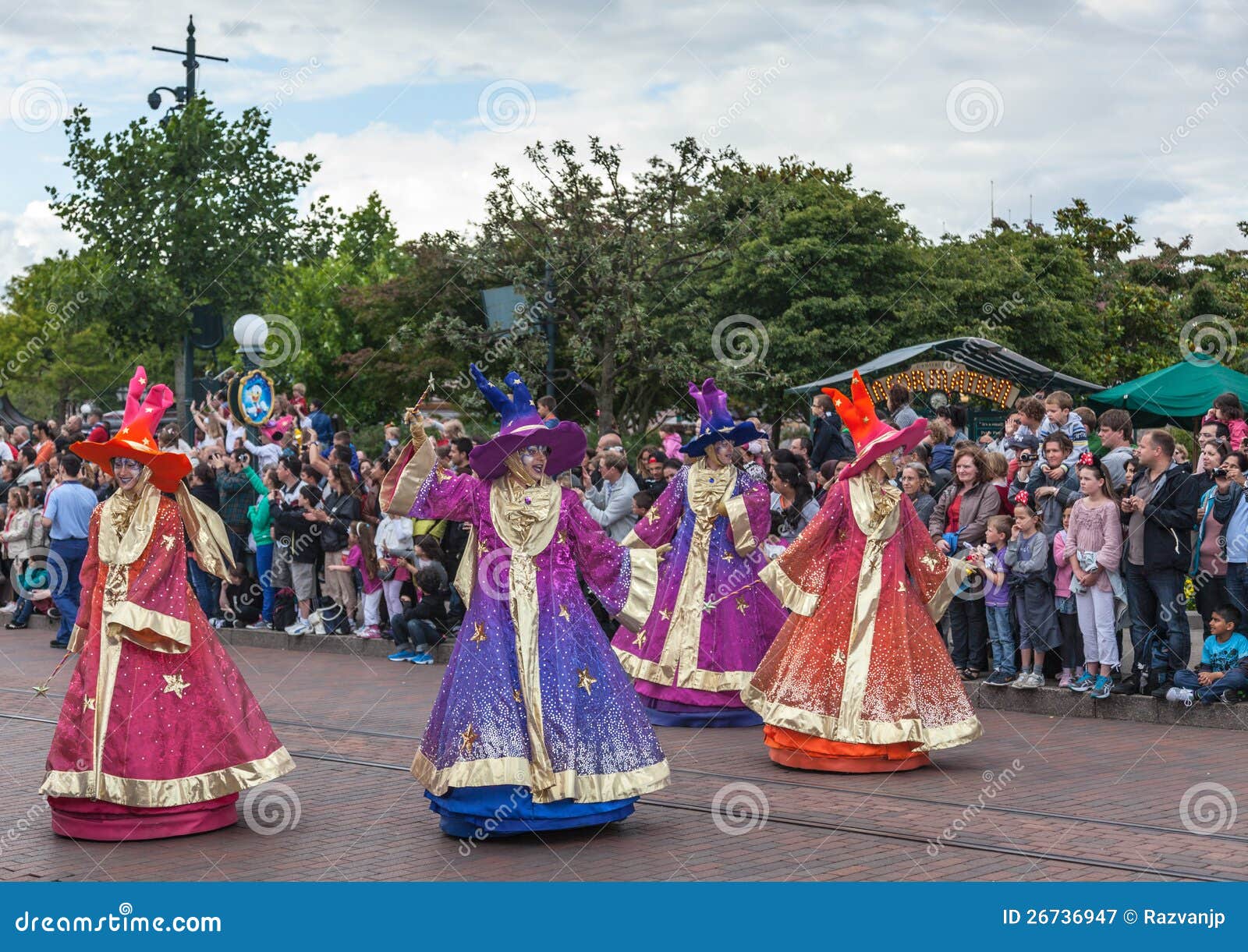 Parade of Cartoon Characters in Disneyland Editorial Photography ...