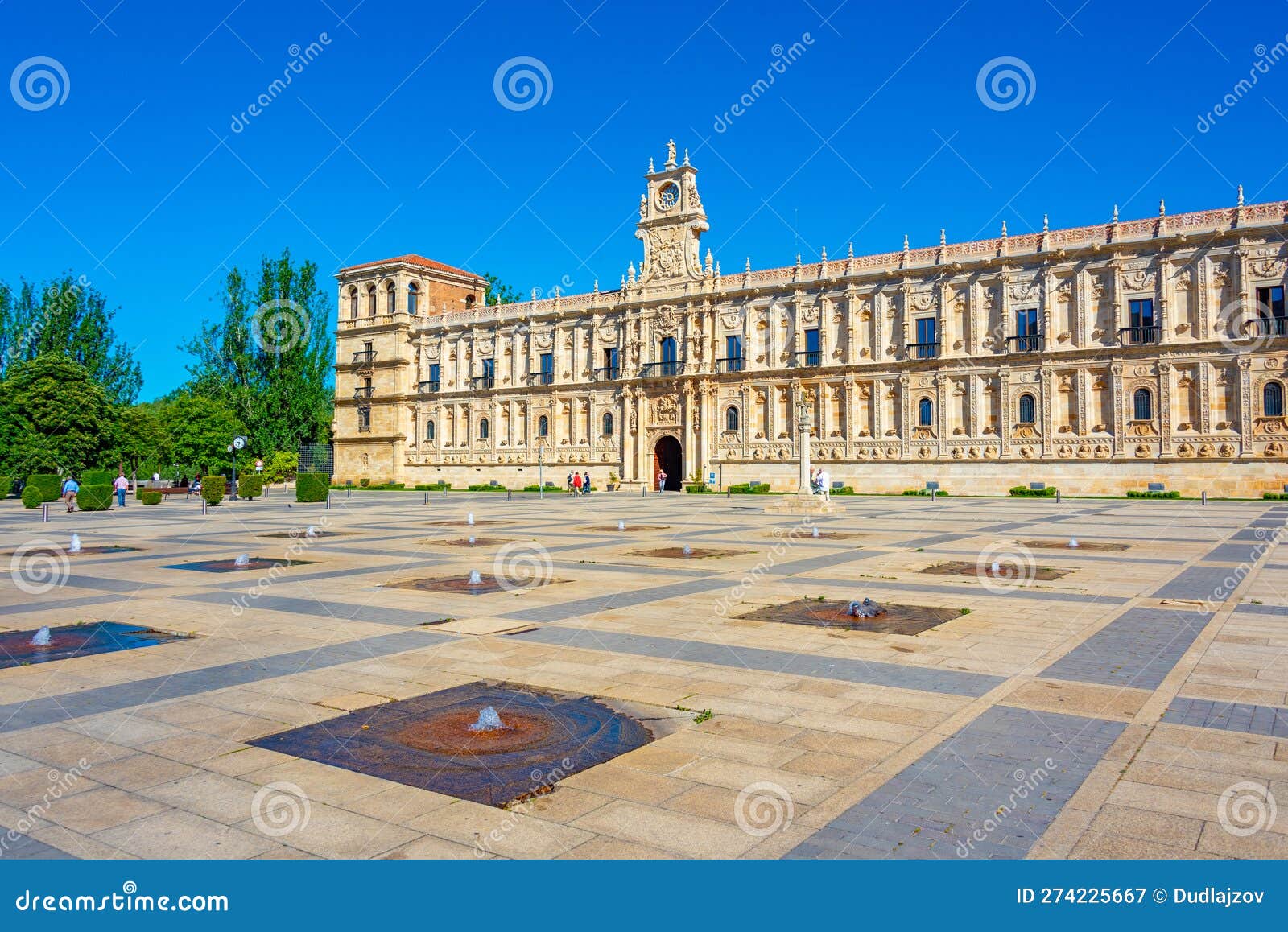 Parador De Leon Building in Spanish Town Leon Stock Image - Image of ...