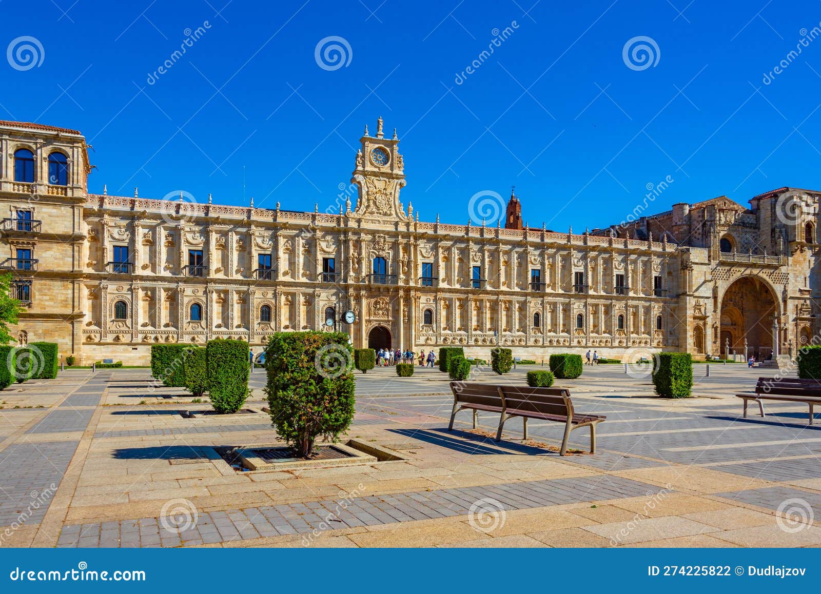 Parador De Leon Building in Spanish Town Leon Stock Photo - Image of ...