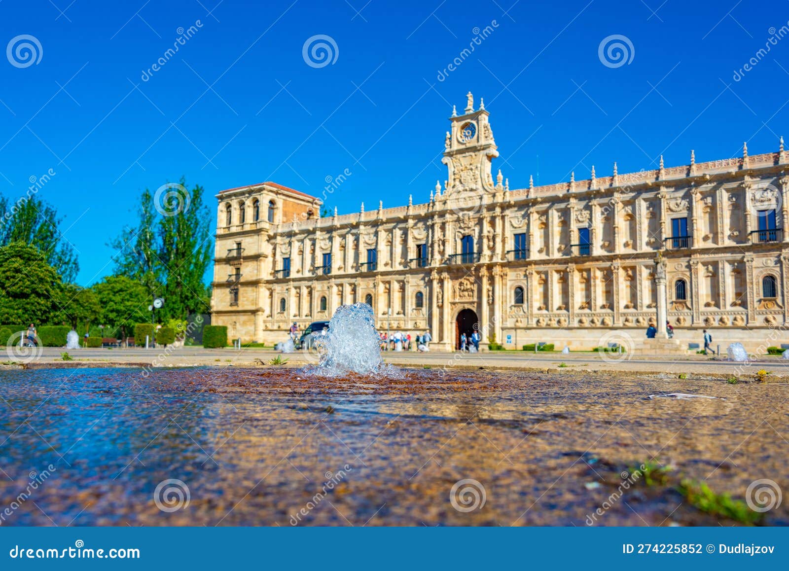 Parador De Leon Building in Spanish Town Leon Stock Photo - Image of ...