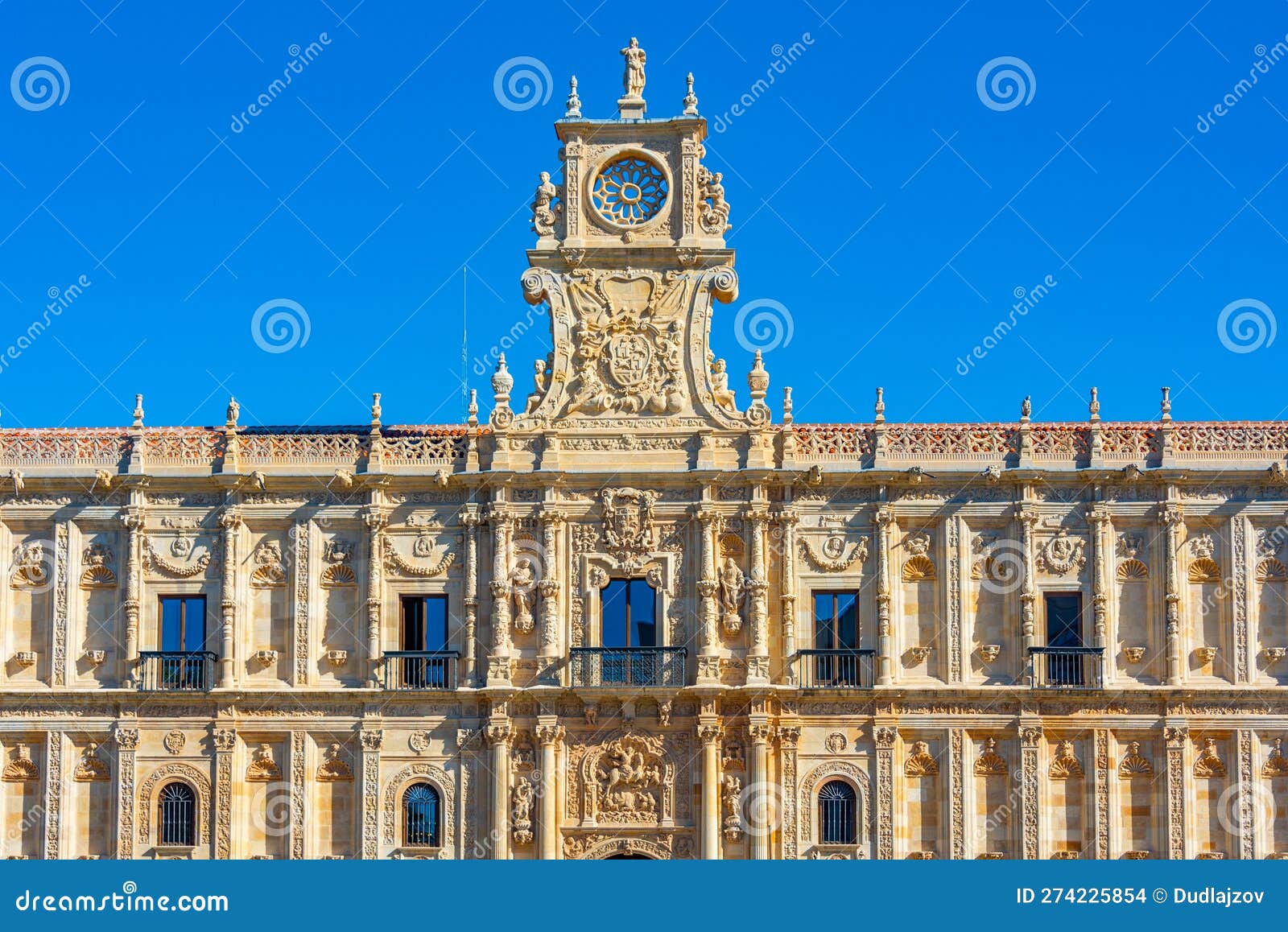 Parador De Leon Building in Spanish Town Leon Stock Photo - Image of ...