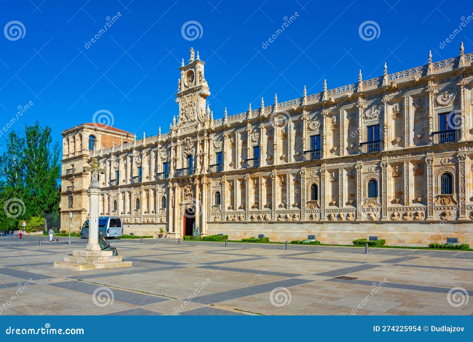 Parador De Leon Building in Spanish Town Leon Stock Photo - Image of ...