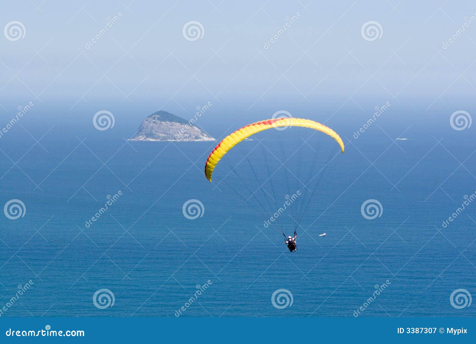 Paraglider Flies Over Ocean Stock Image - Image of excitiment, freedom ...
